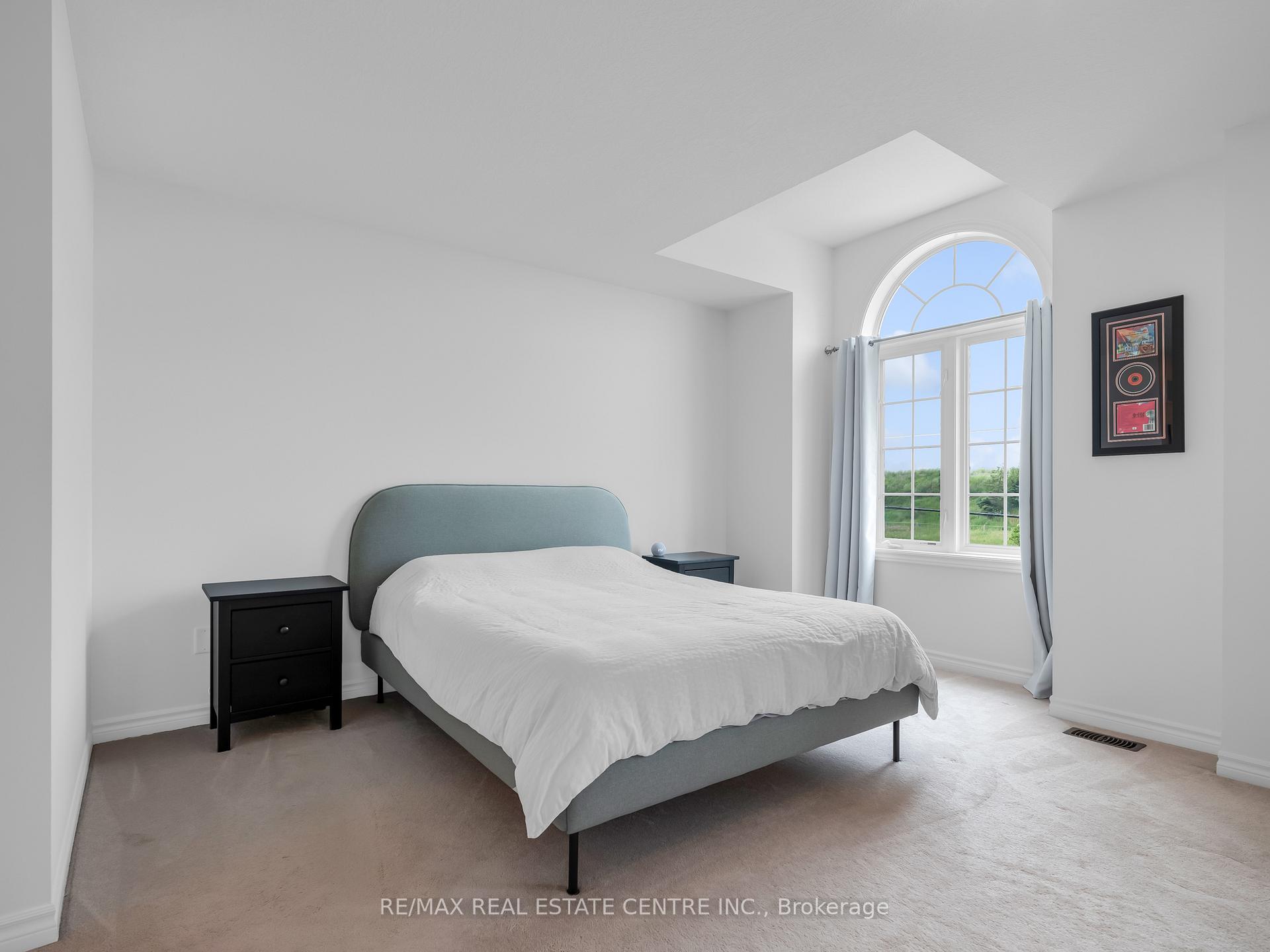 99 Penny Lane, Hamilton, ON L8J 0E3