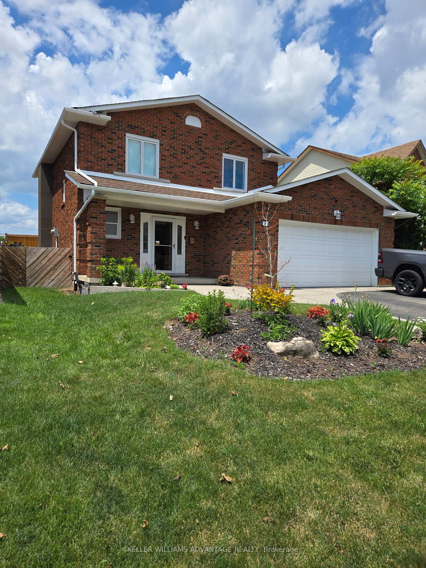 99 Pinewarbler Drive, Hamilton, ON L9A 4Z5