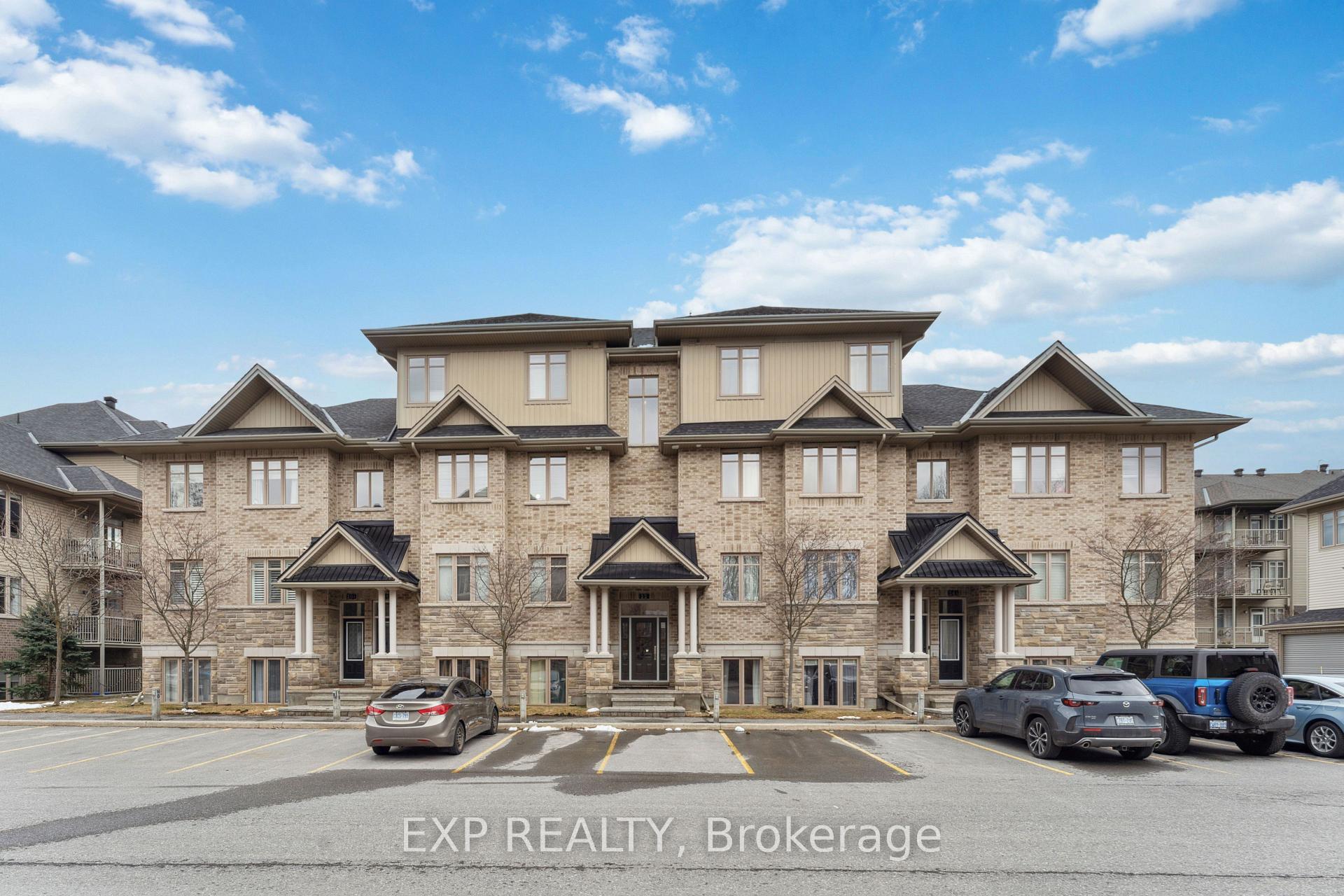 A - 22 Tadley Private, Barrhaven, ON K2J 2T3