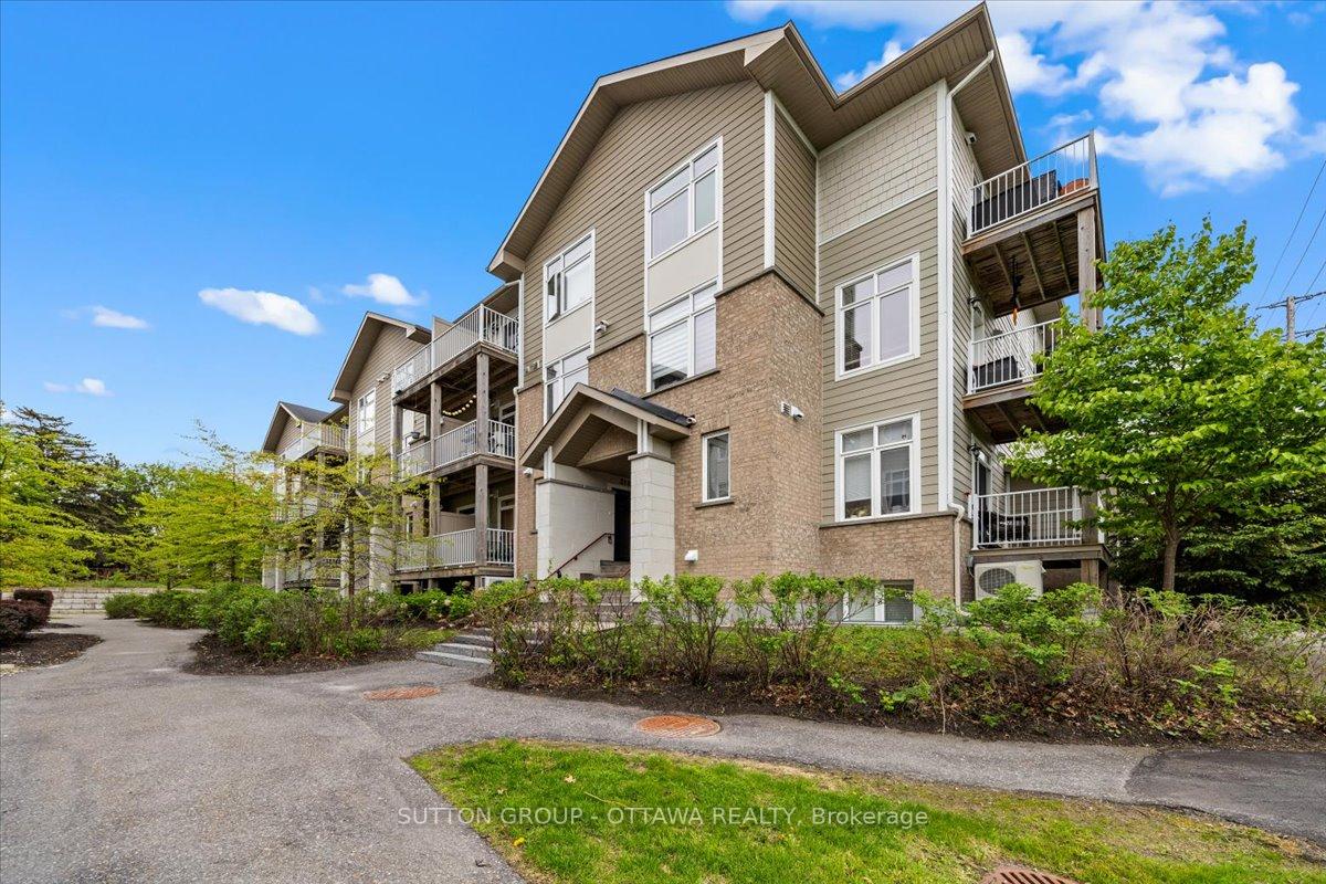 A - 310 Everest Private, Elmvale Acres and Area, ON K1G 4E3