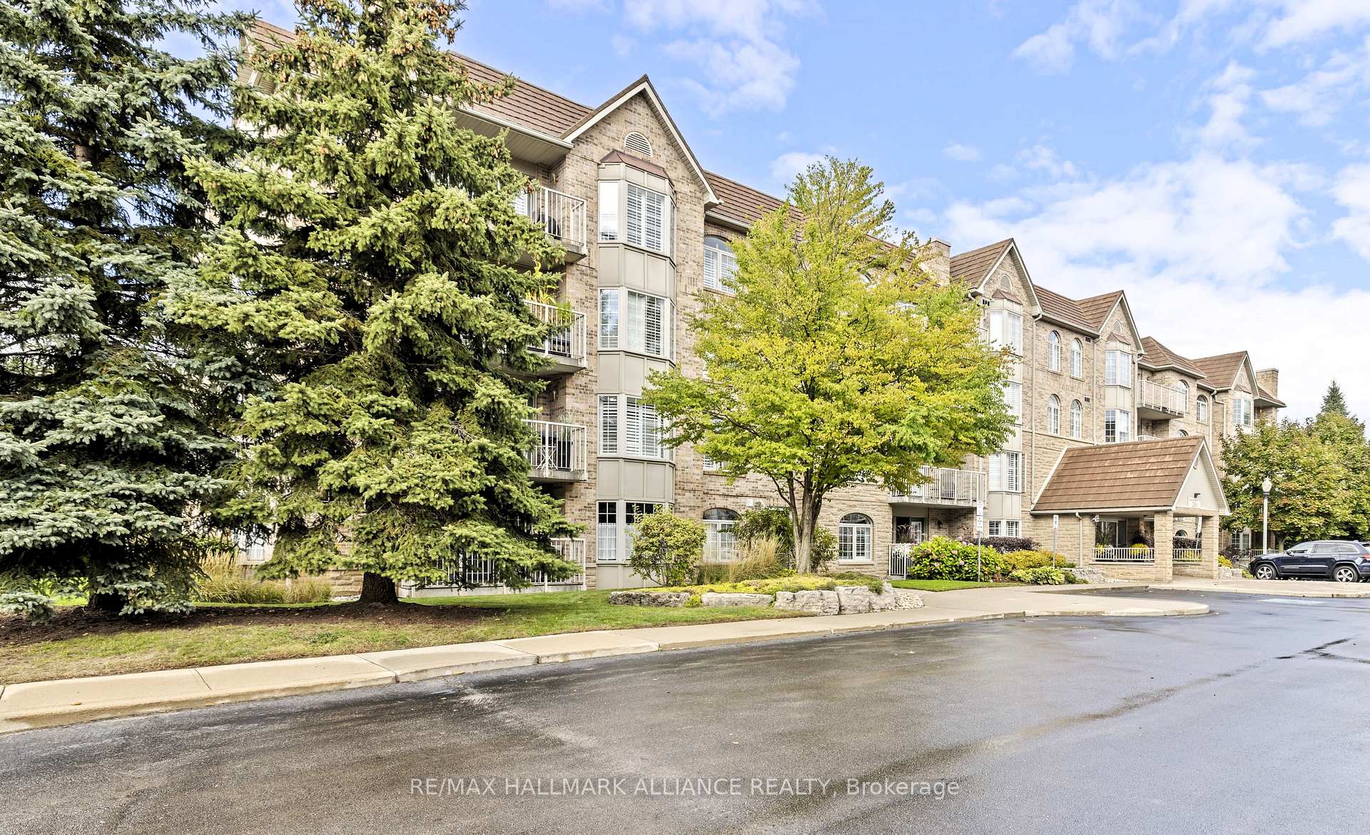 E108 - 216 Plains Road W, Burlington, ON L7T 4K8