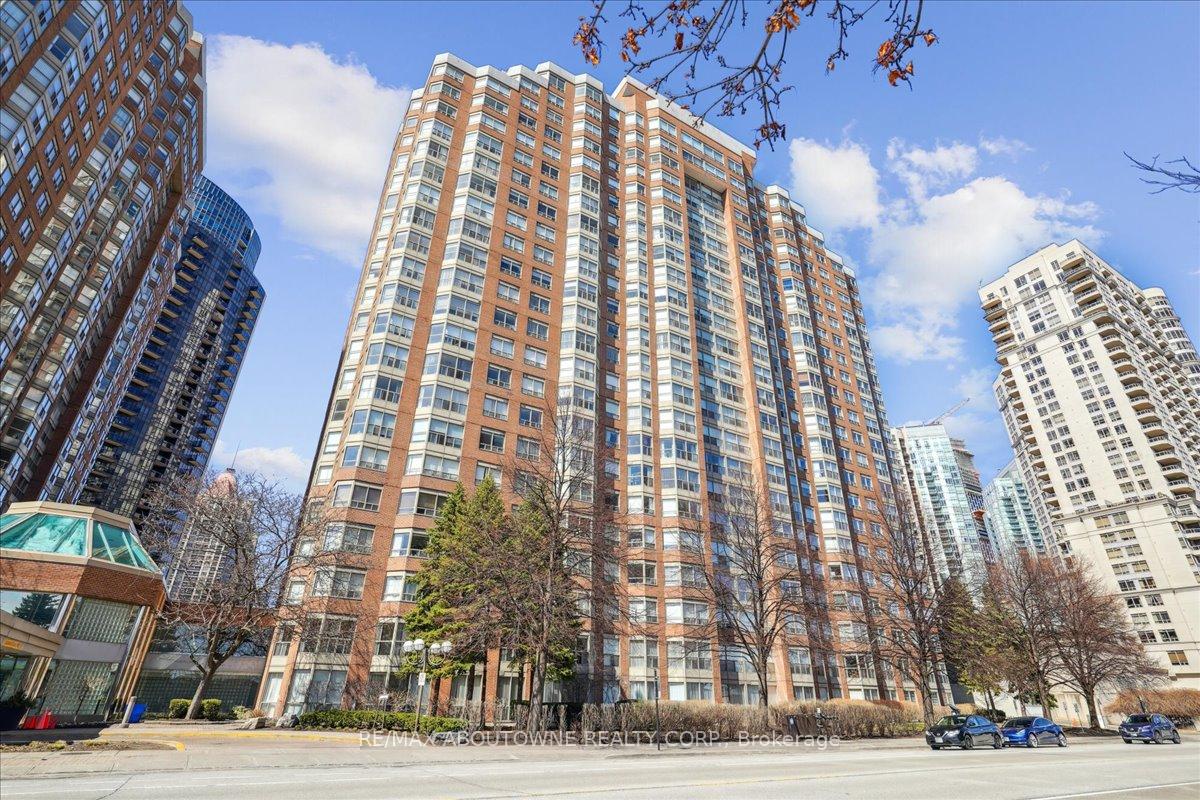 E1402 - 325 Webb Drive, Mississauga, ON L5B 3Z9