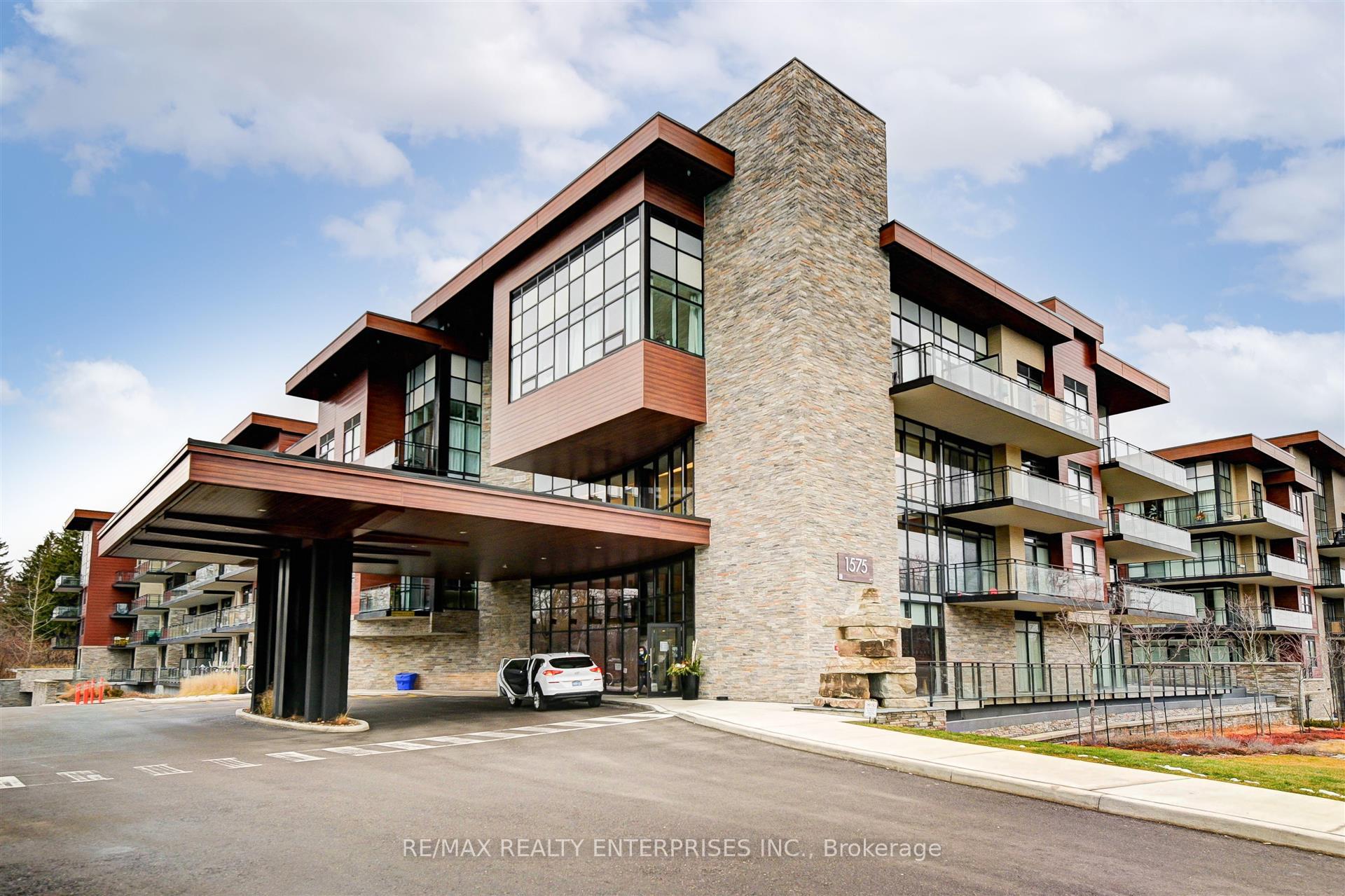 GR25 - 1575 Lakeshore Road W, Mississauga, ON L5J 0B1