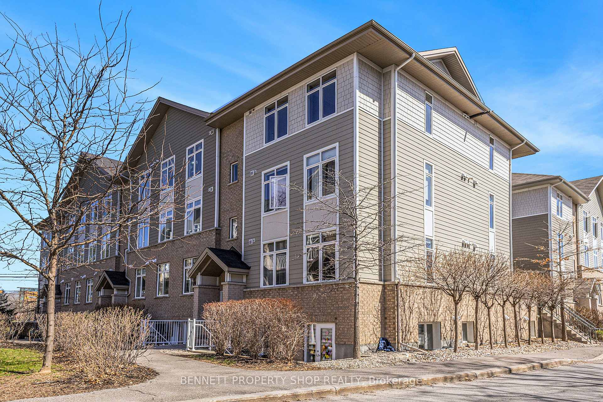 H - 322 Everest Private, Elmvale Acres and Area, ON K1G 4E3