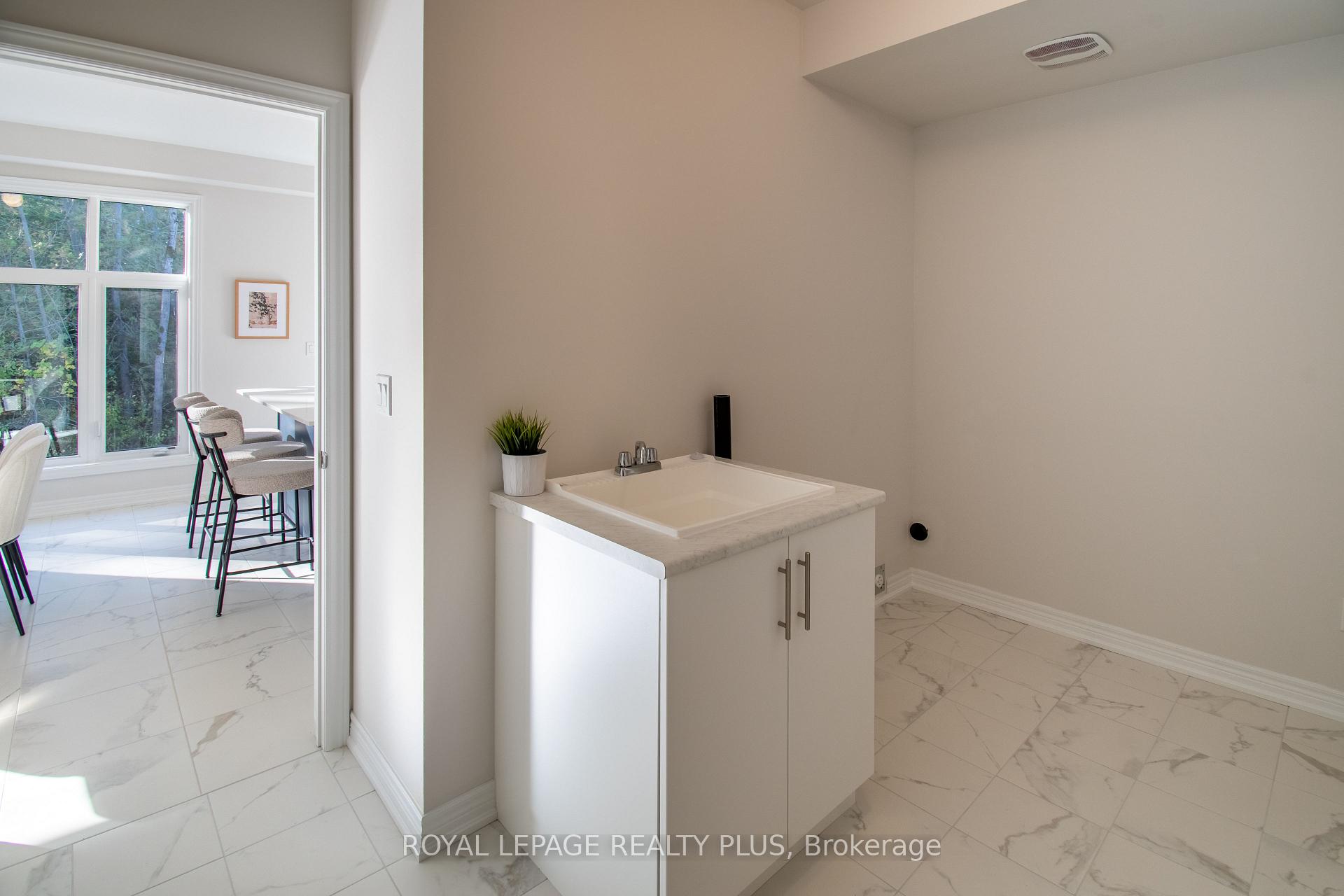 1454 Davis Loop Circle, Innisfil, ON L0L 1W0