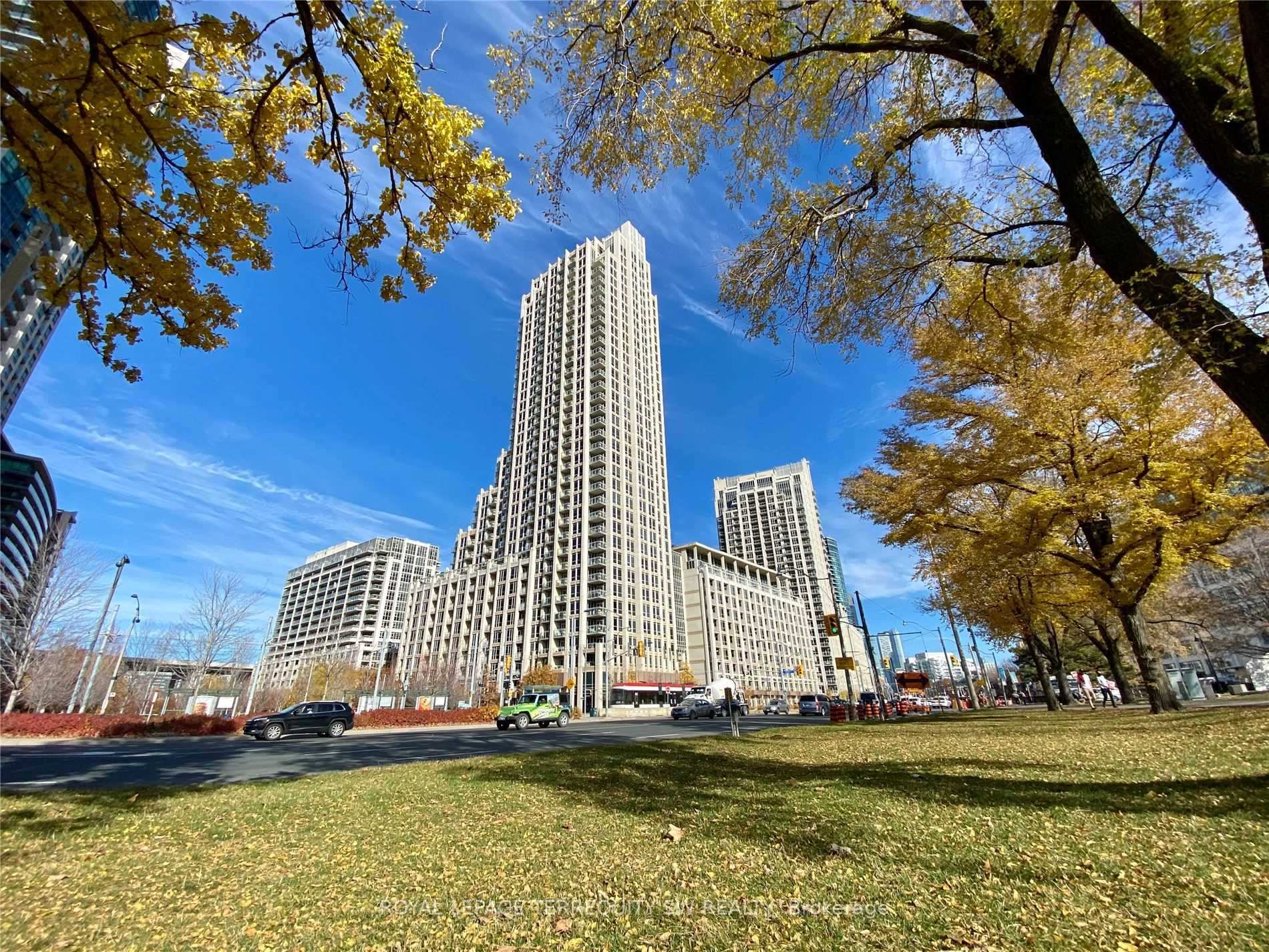 LPH04 - 628 Fleet Street, Toronto, ON M5V 1A8