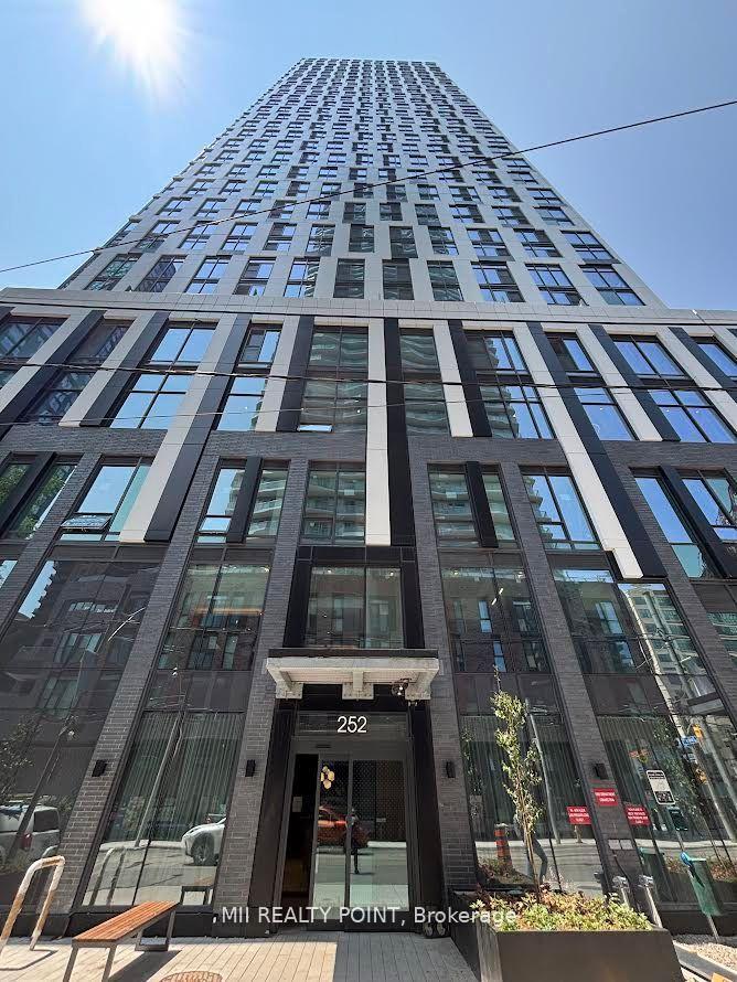 LPH15 - 252 Church Street, Toronto, ON M5B 0E6