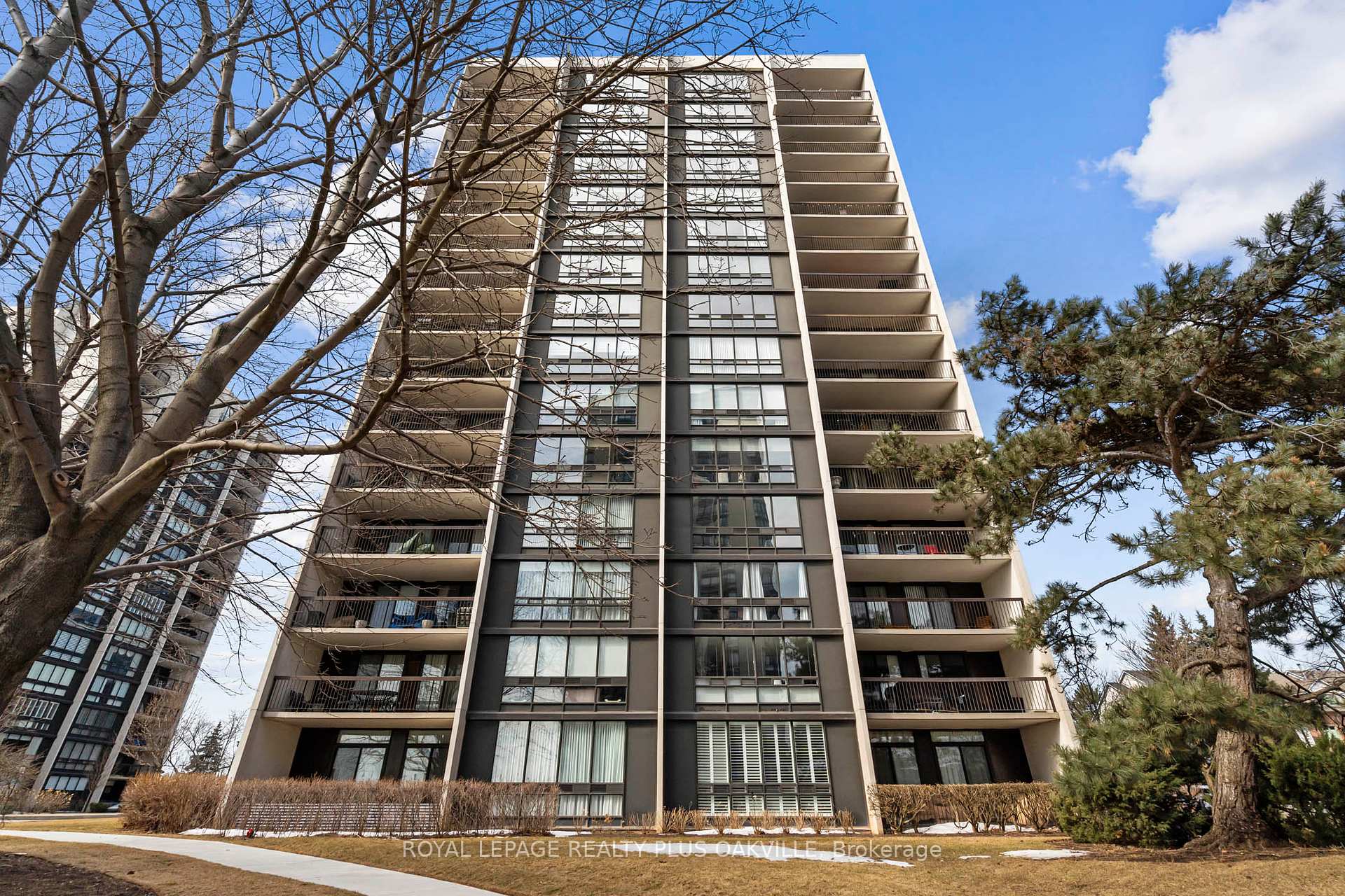 PH7 - 2175 Marine Drive, Oakville, ON L6L 5L5
