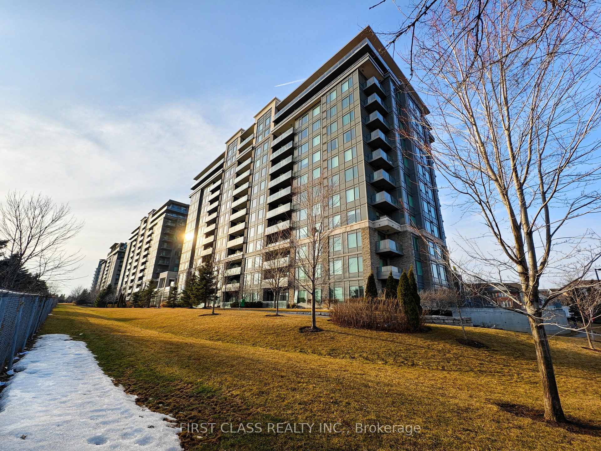 Rg2 - 325 South Park Road, Markham, ON L3T 0B8