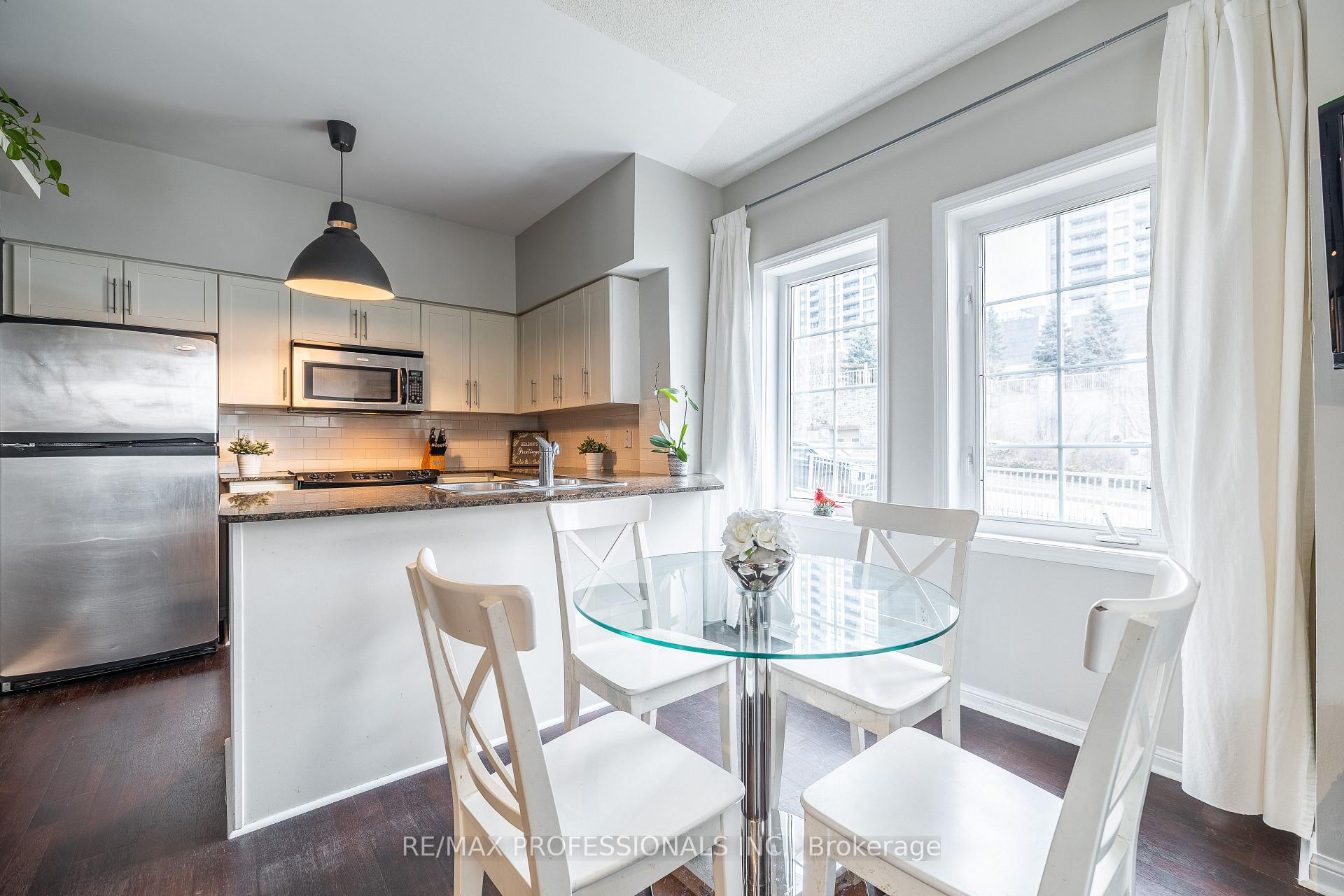 TH 101 - 15 Windermere Avenue, Toronto, ON M6S 5A2