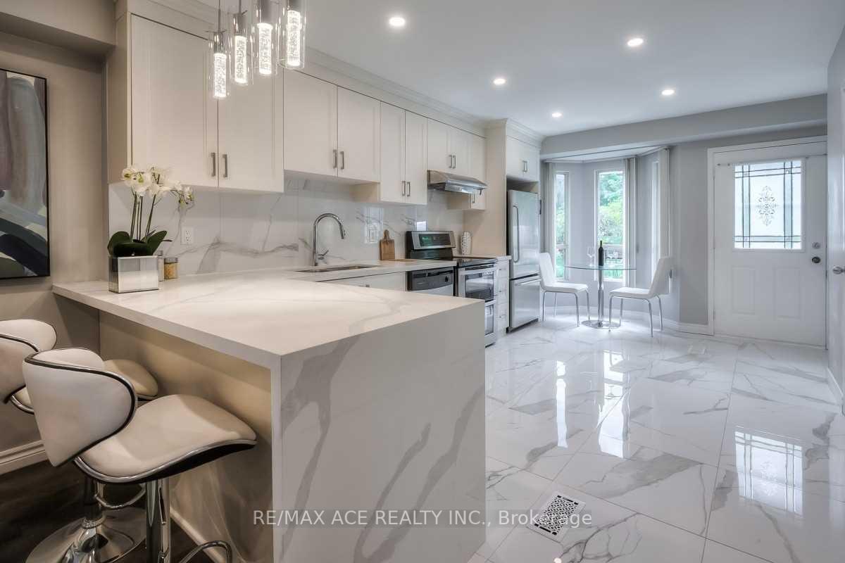 TH10 - 2472 Eglinton Avenue E, Toronto, ON M1K 5J9