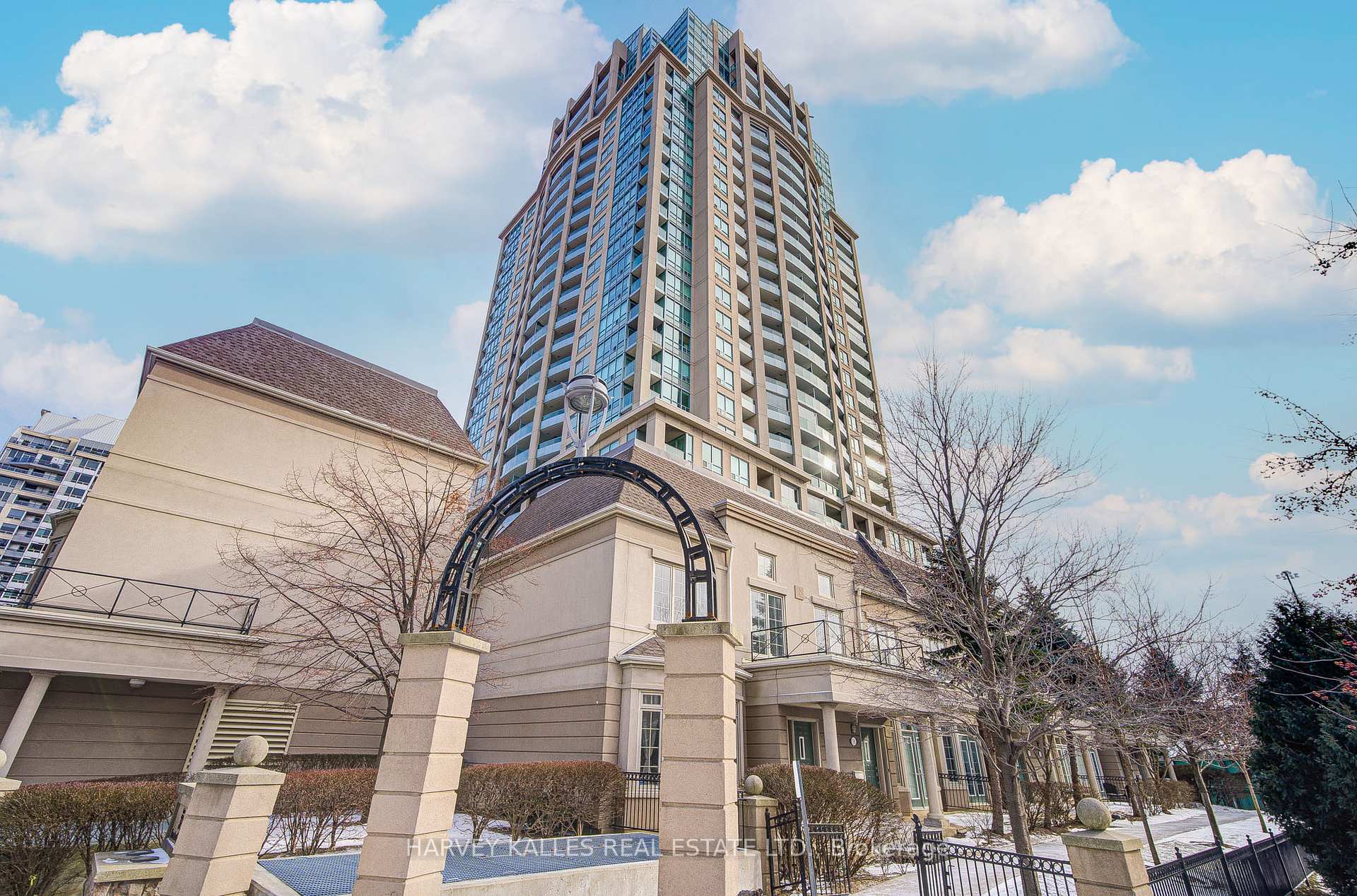 TH103 - 32 Kenaston Gardens, Toronto, ON M2K 1G8