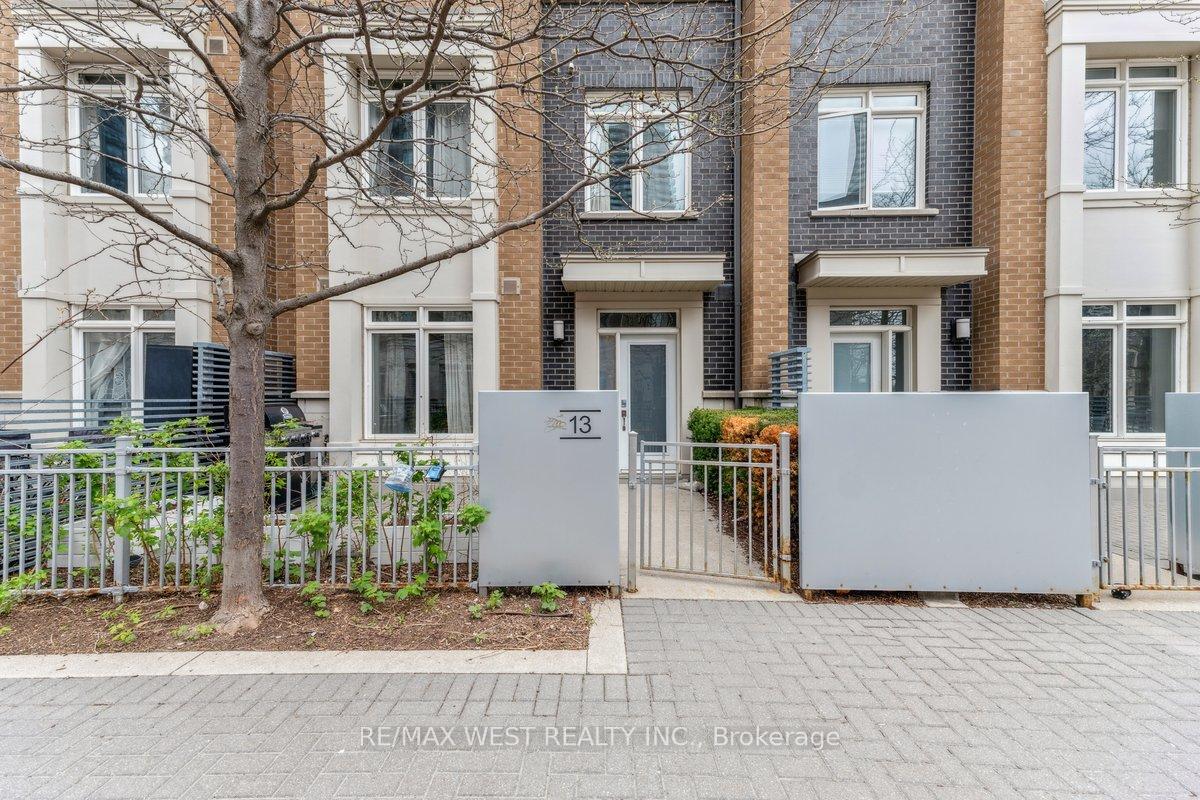 Th#13 - 370 Square One Drive W, Mississauga, ON L5B 0E6