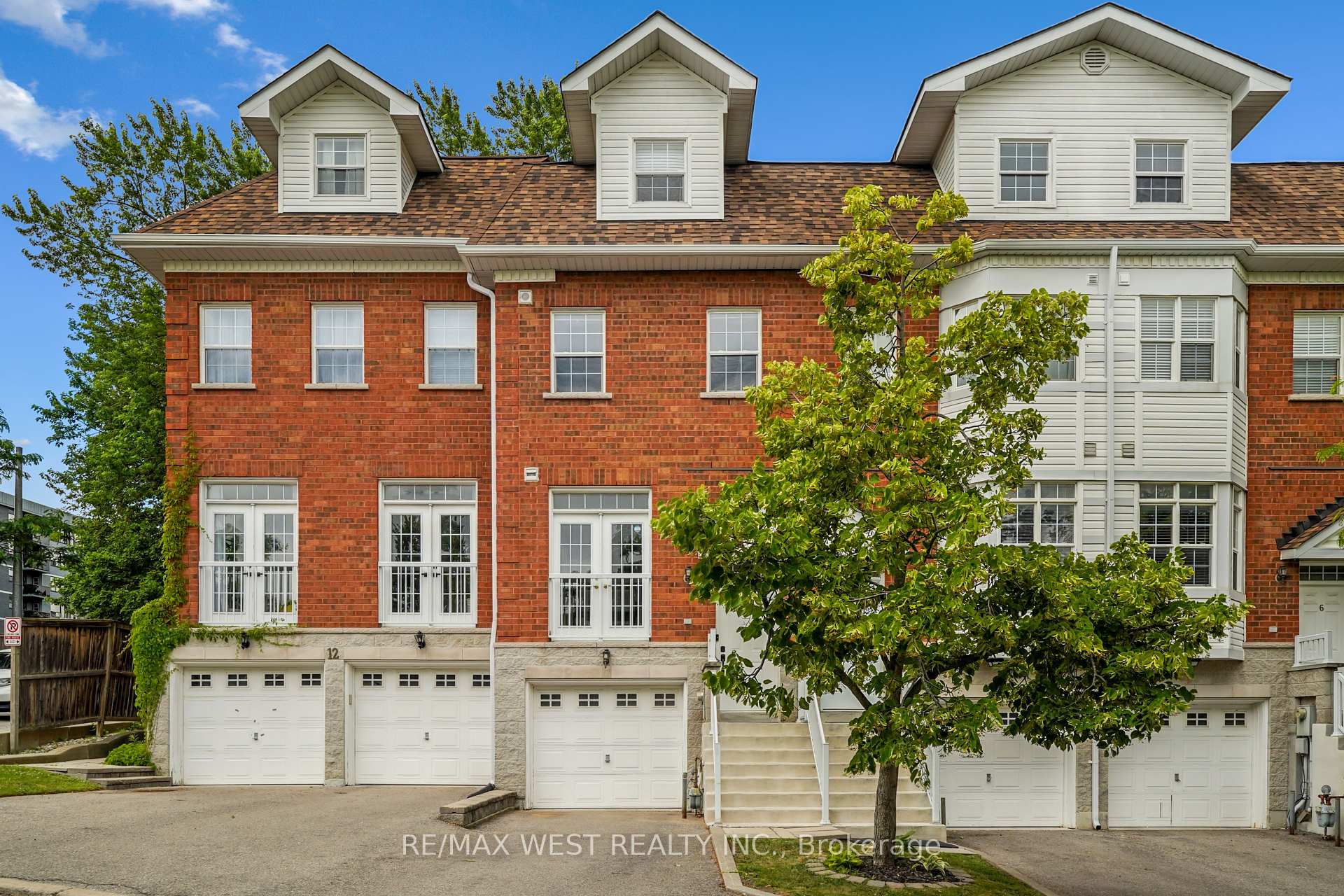 10 - 10 Loring Doolittle Court, Aurora, ON L4G 7Y8