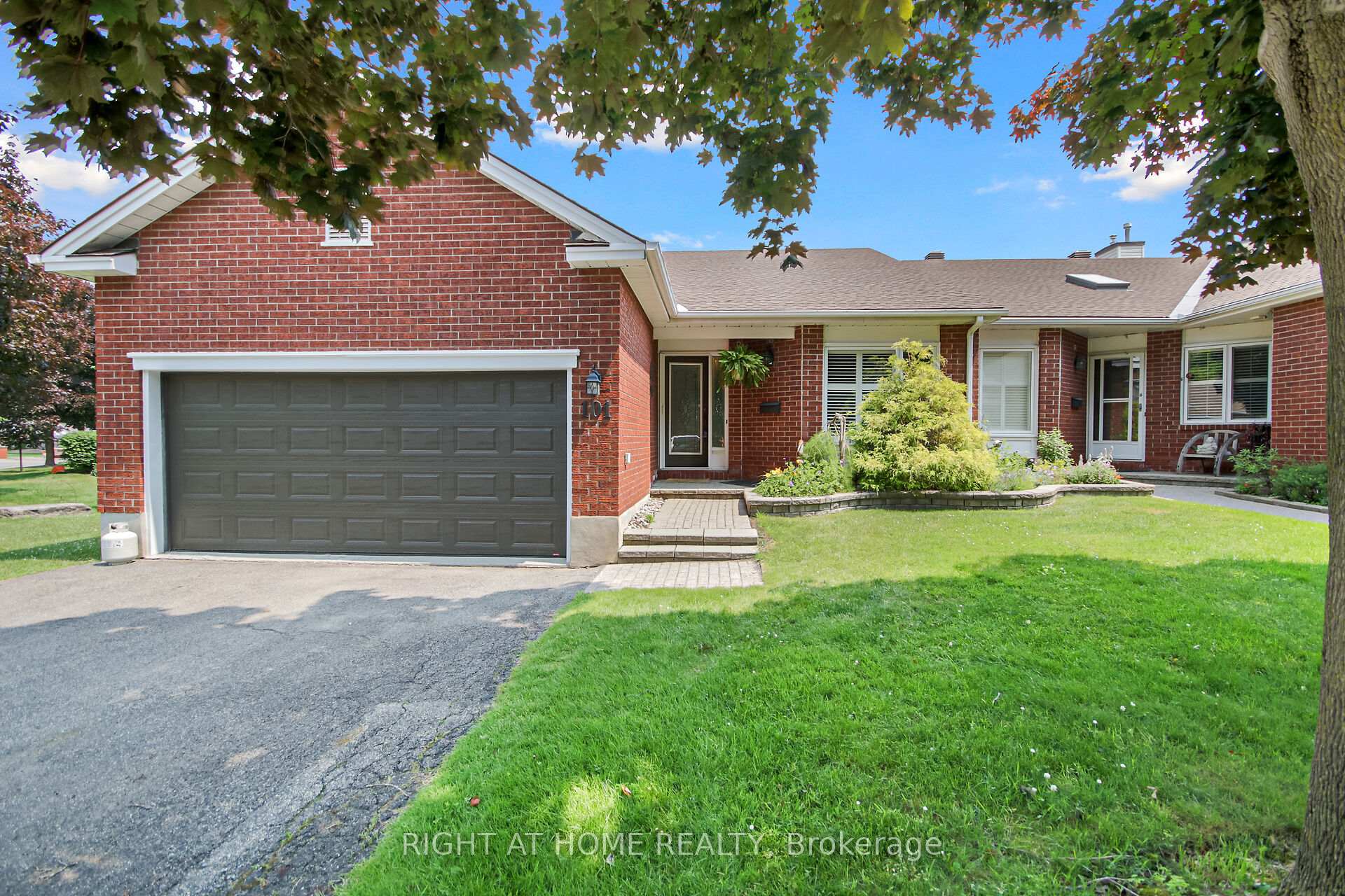 101 Darlington Private, Hunt Club - Windsor Park Village and Area, ON ...