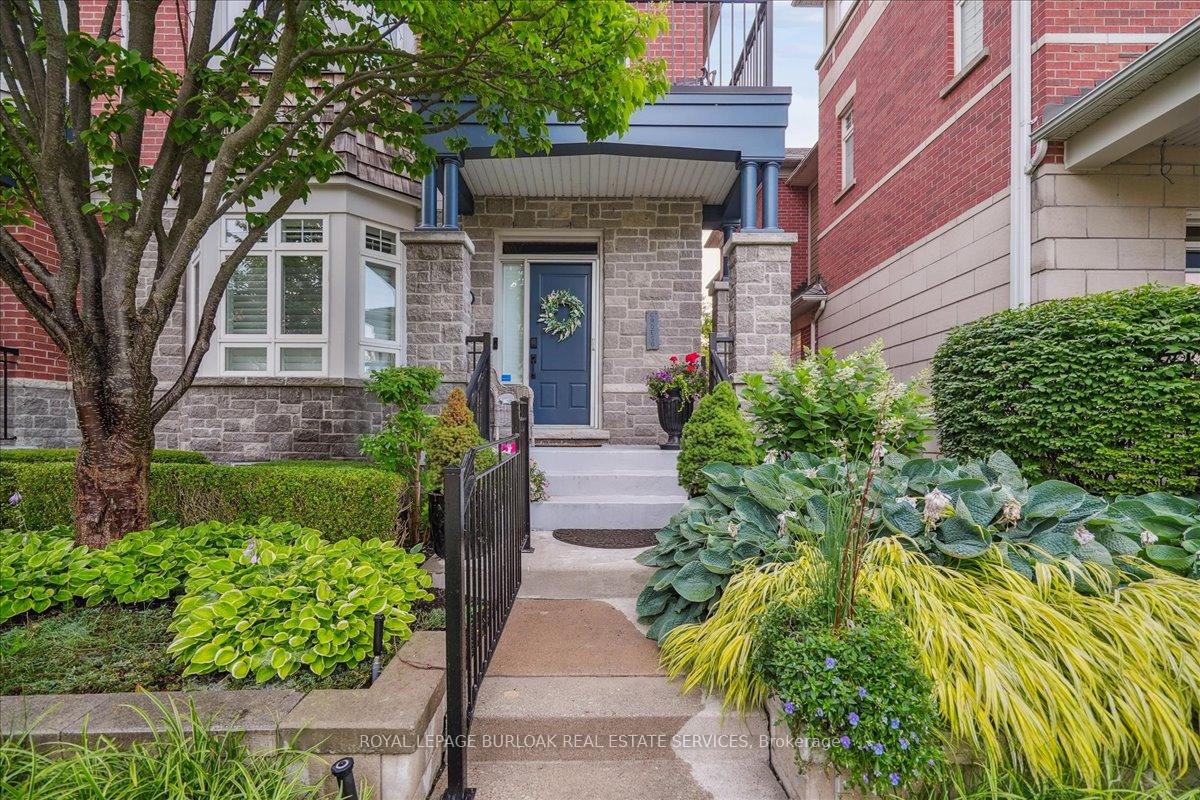111 St. Lawrence Drive, Mississauga, ON L5G 4V2