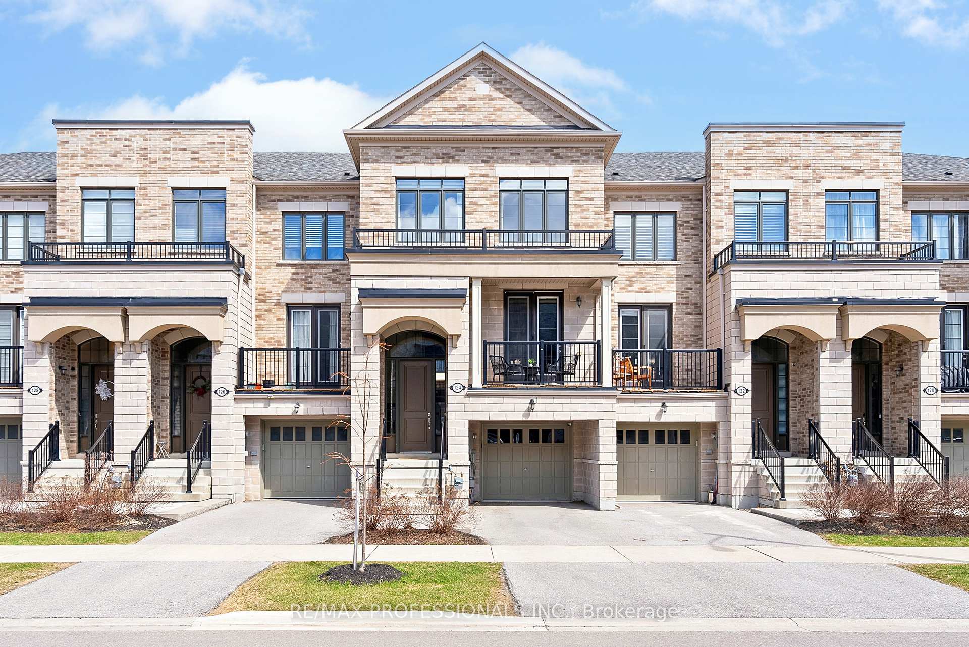 124 Thomas Fisher Drive, Toronto, ON M8Z 0E4