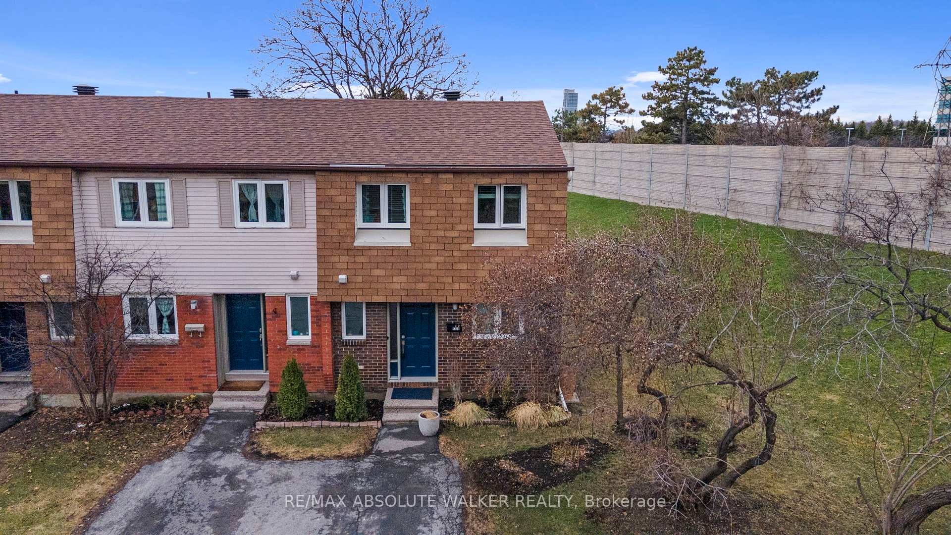 1300 Alness Court, Cyrville - Carson Grove - Pineview, ON K1B 5H2