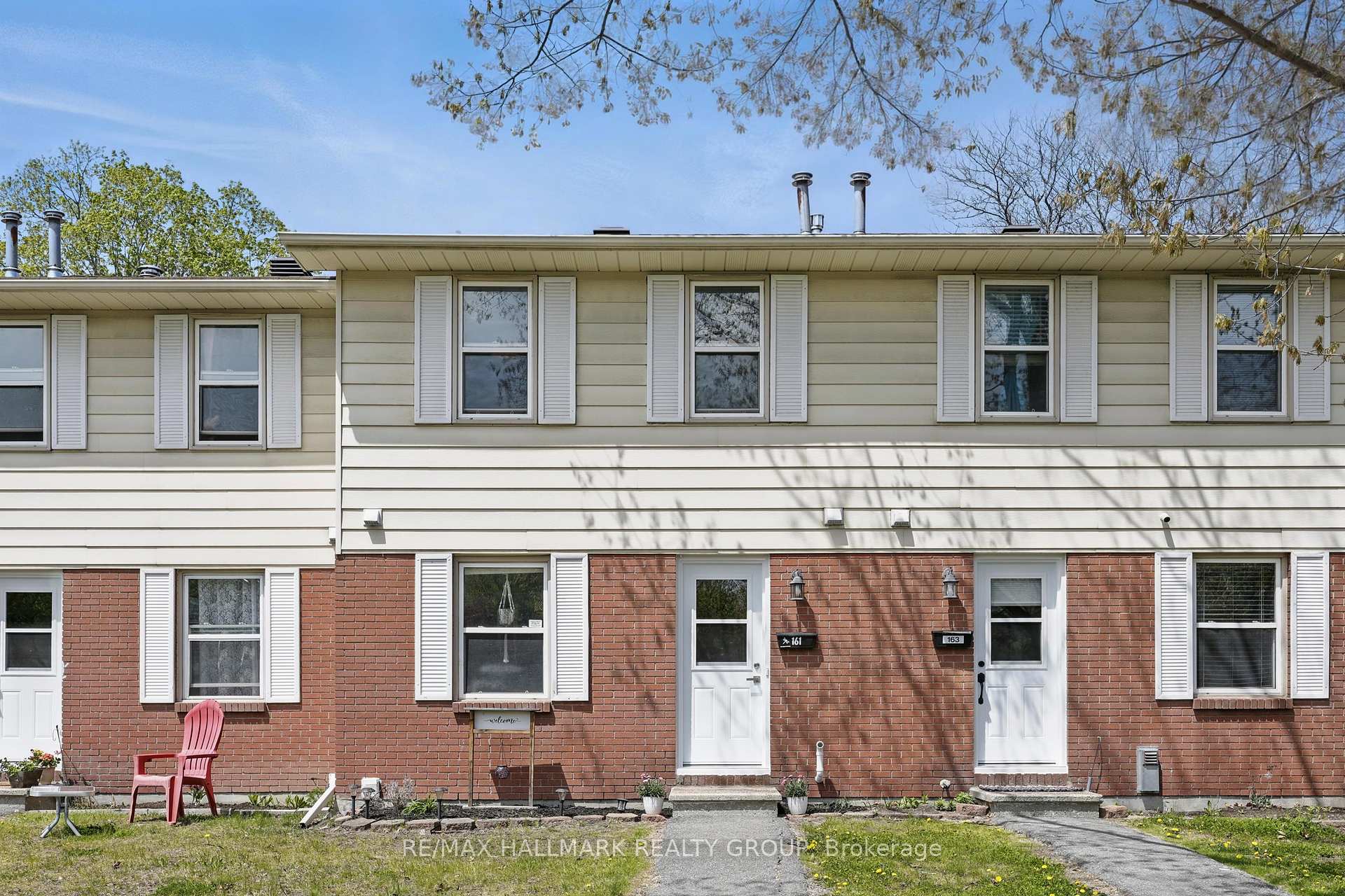 161 Glen Park Drive, Blackburn Hamlet, ON K1B 4Y5