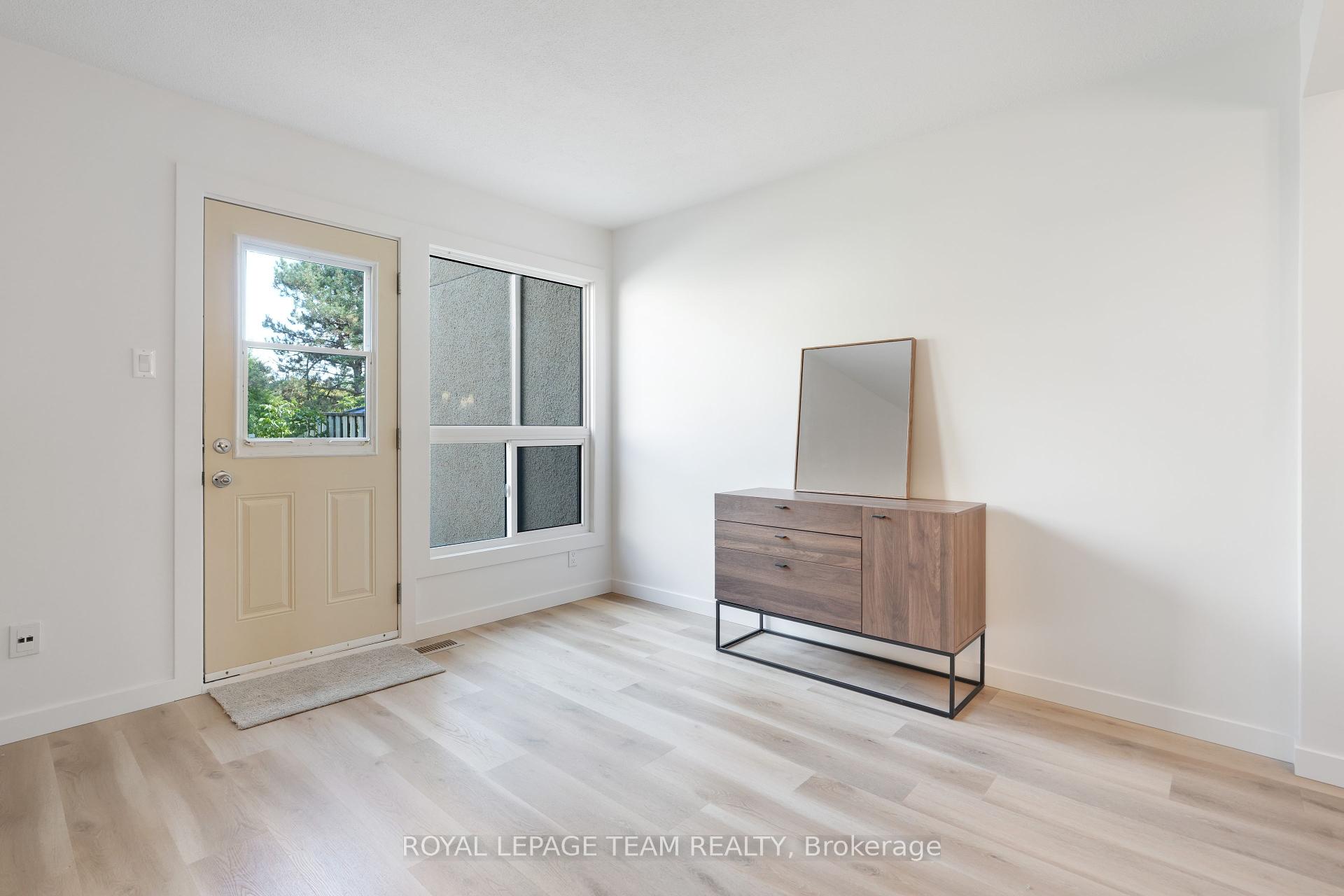 1787 Meadowbrook Road, Cyrville - Carson Grove - Pineview, ON K1B 4W6