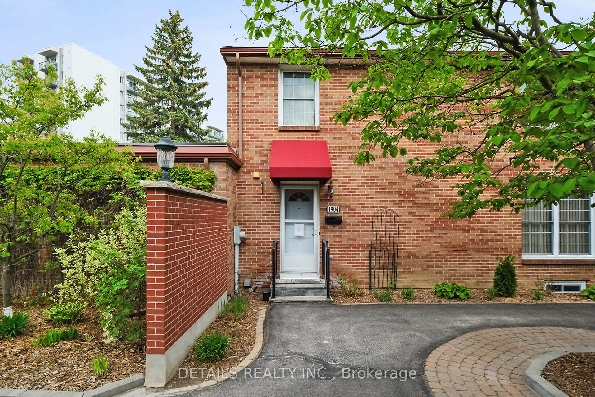 1904 Russell Road, Elmvale Acres and Area, ON K1G 1L6