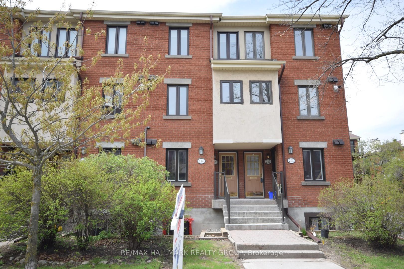 214 Alvin Road, Manor Park - Cardinal Glen and Area, ON K1K 2V1