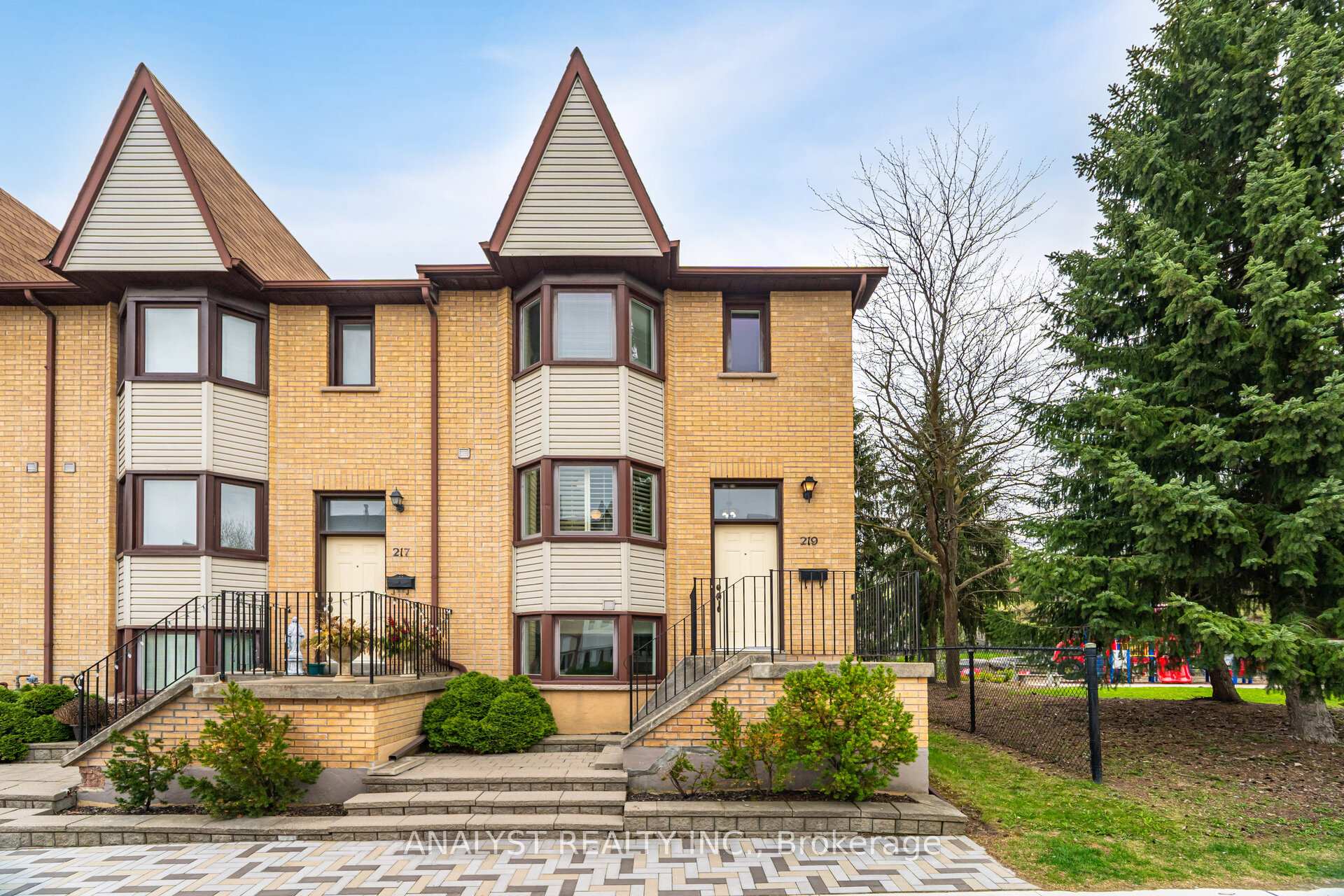 219 Woodbridge Avenue, Vaughan, ON L4L 2T1