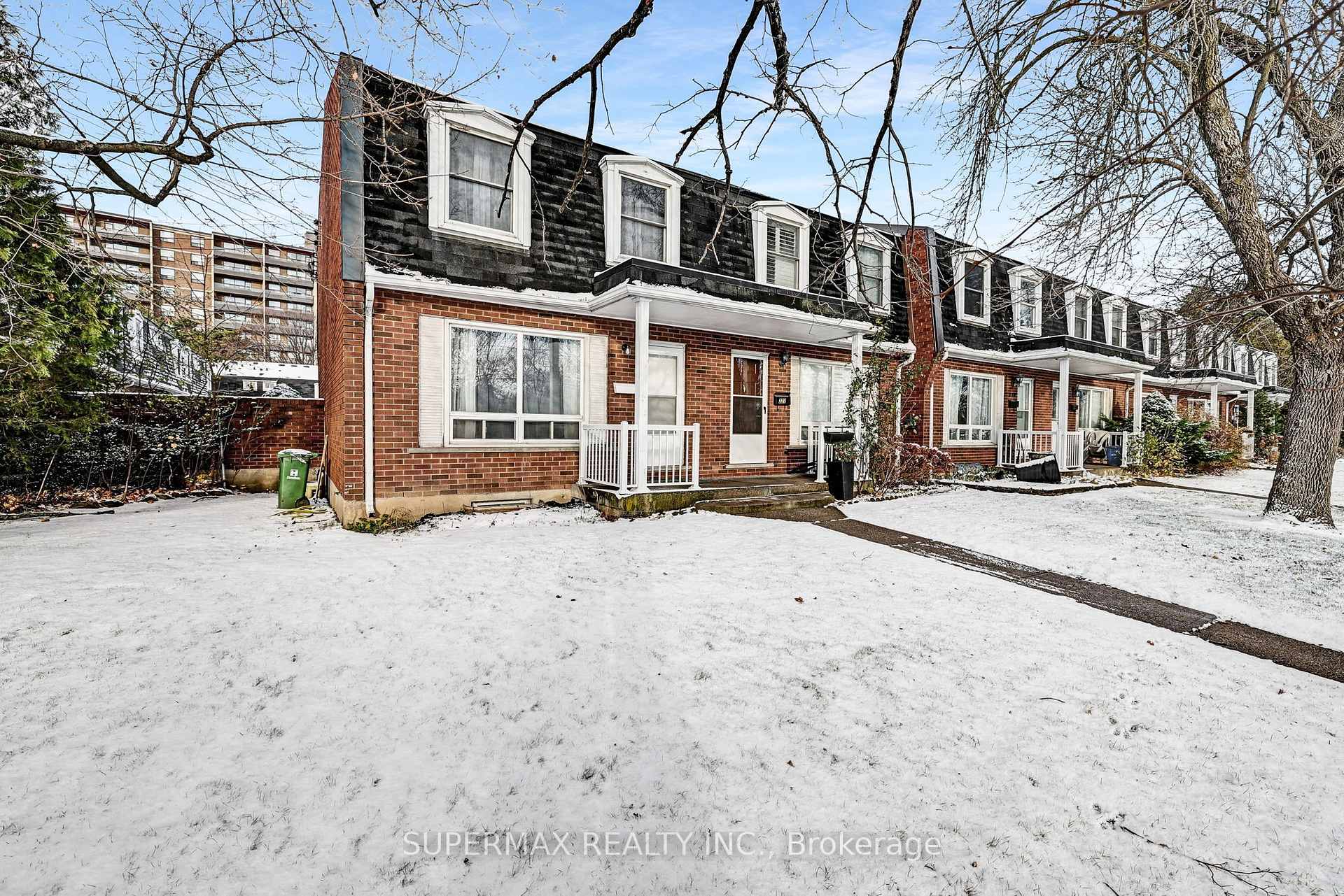 225 Lake Avenue, Hamilton, ON L8E 1L6