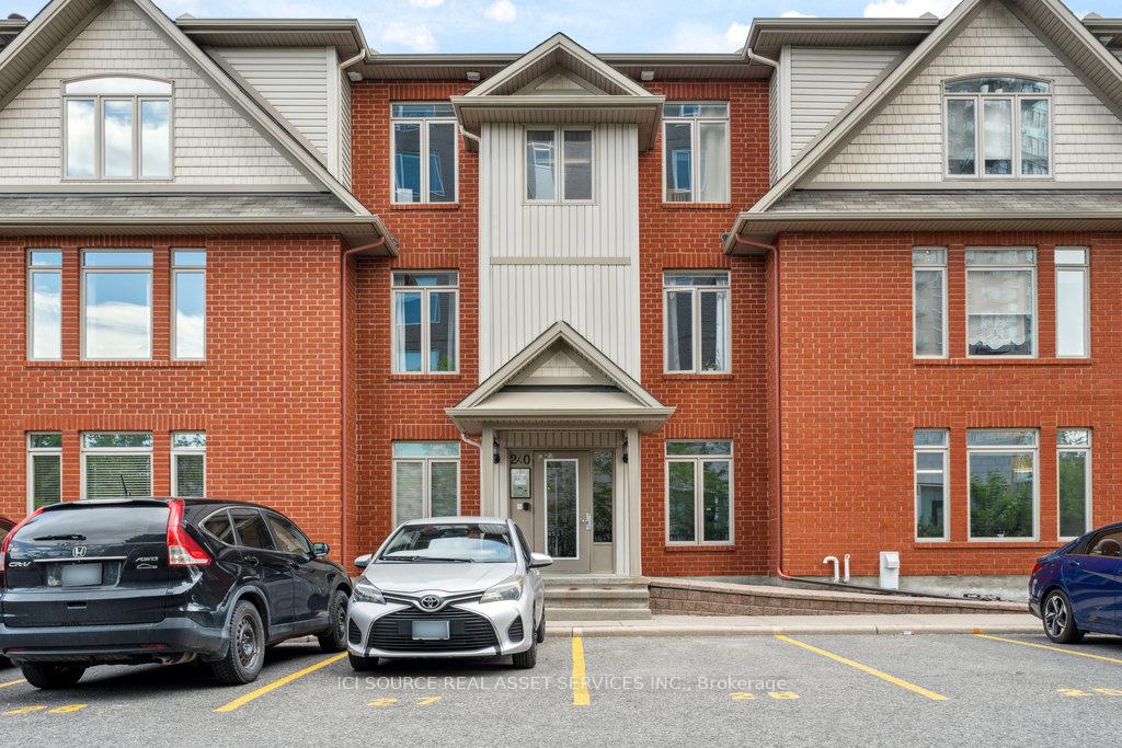 240 B Meilleur Private, Vanier and Kingsview Park, ON K1L 0A3