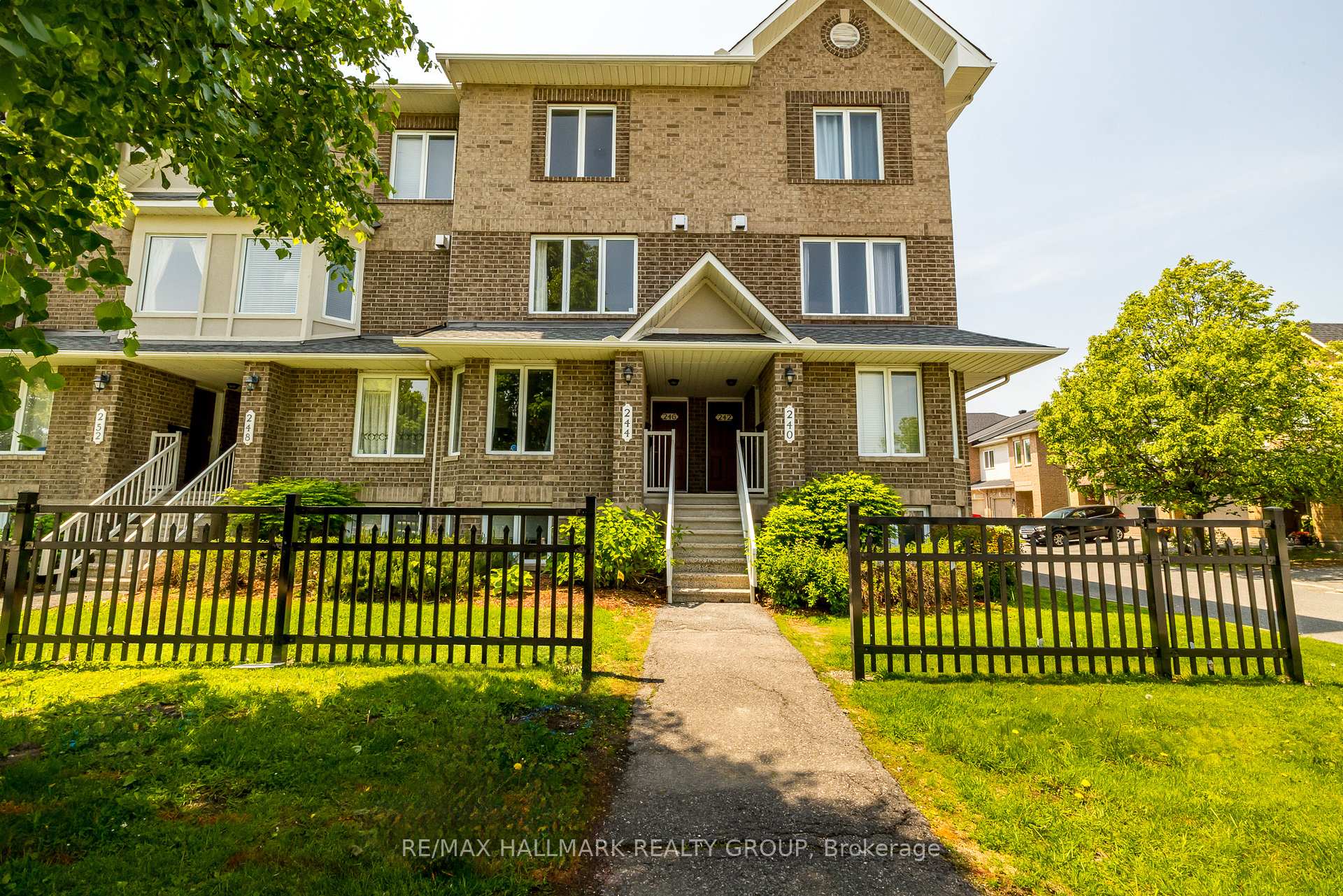 246 Cresthaven Drive, Barrhaven, ON K2G 6W4