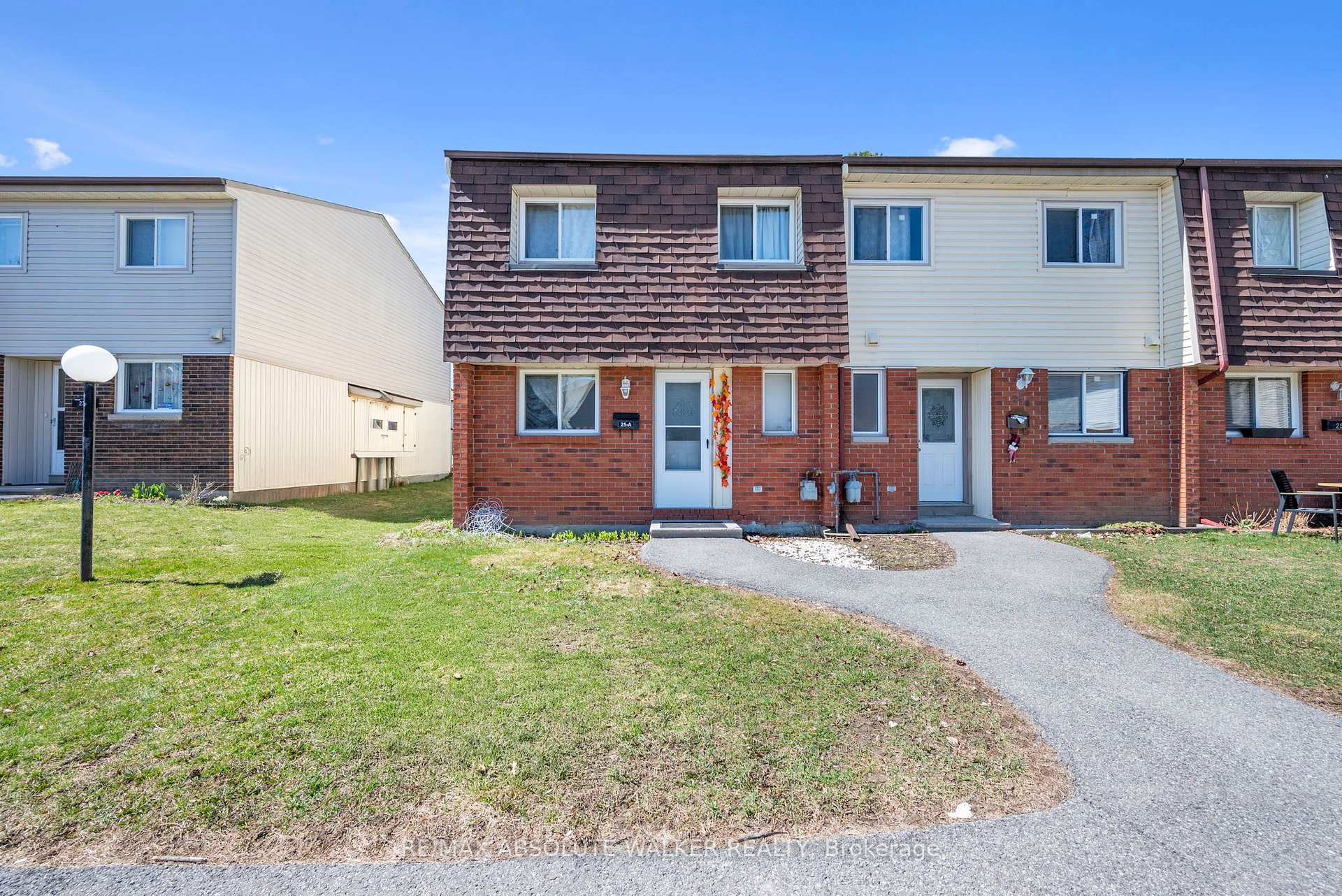 25A Sonnet Crescent, Bells Corners and South to Fallowfield, ON K2H 8W8