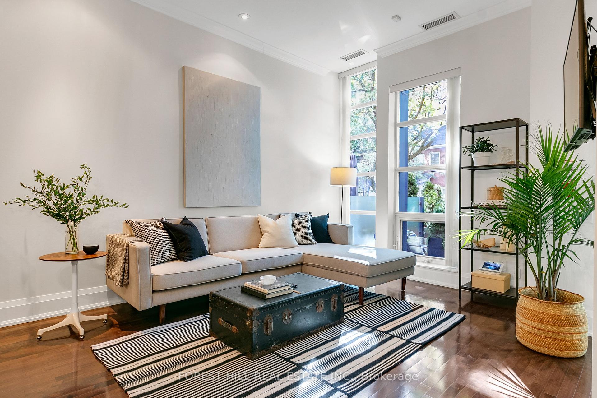 28 Granby Street, Toronto, ON M5B 2J5