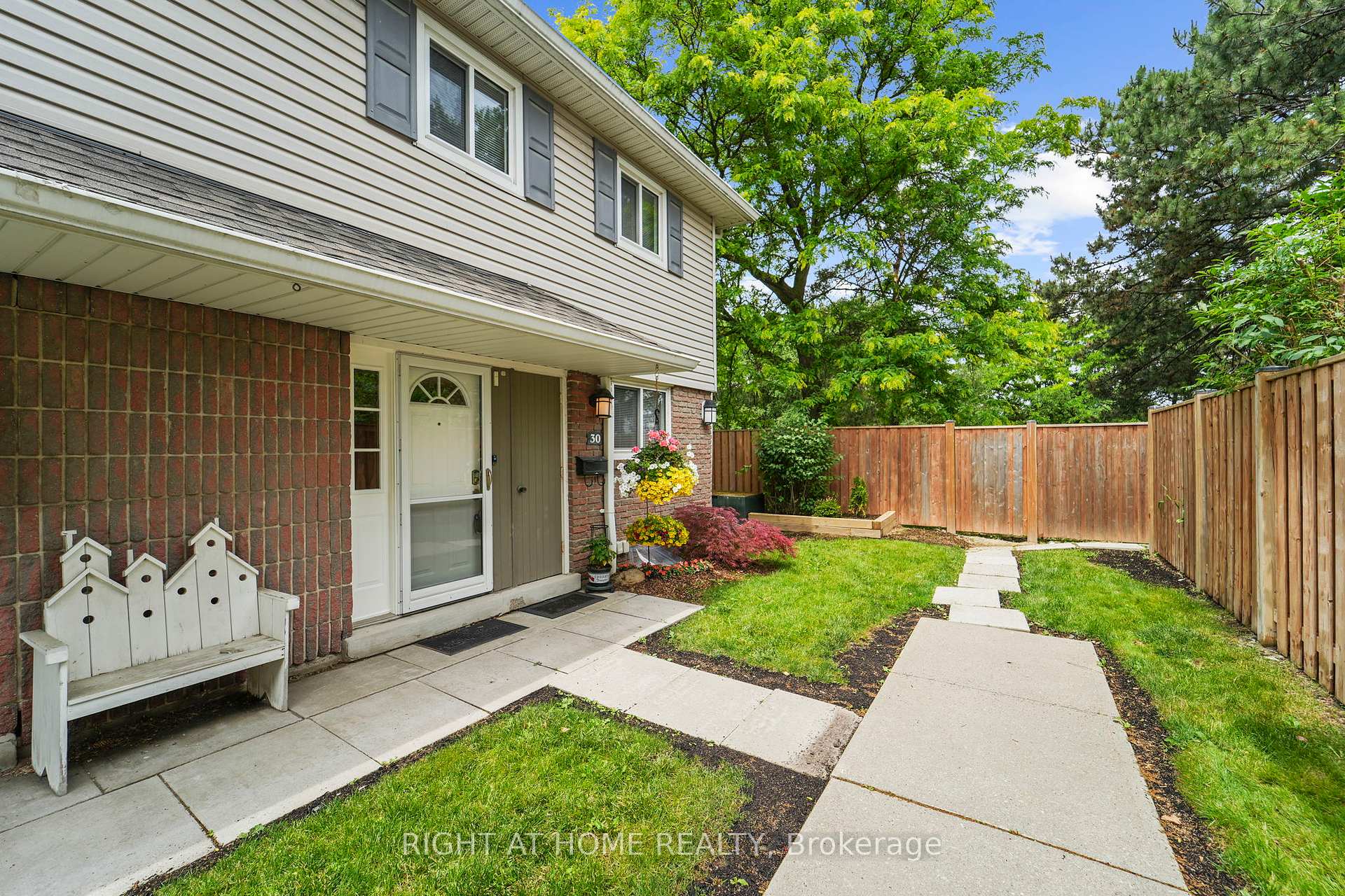 30 Village Court, Brampton, ON L6W 1A6