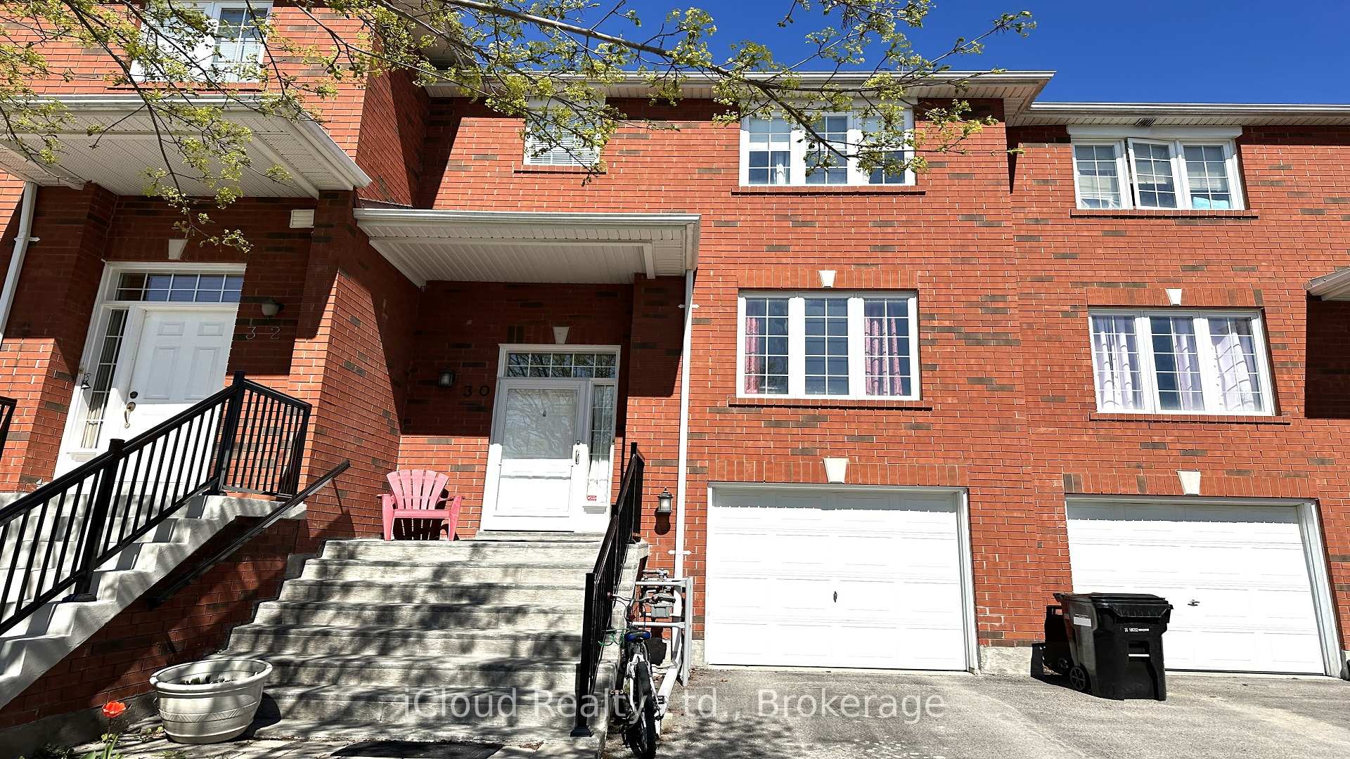 30 Village Green Lane, Bradford West Gwillimbury, ON L3Z 3E7