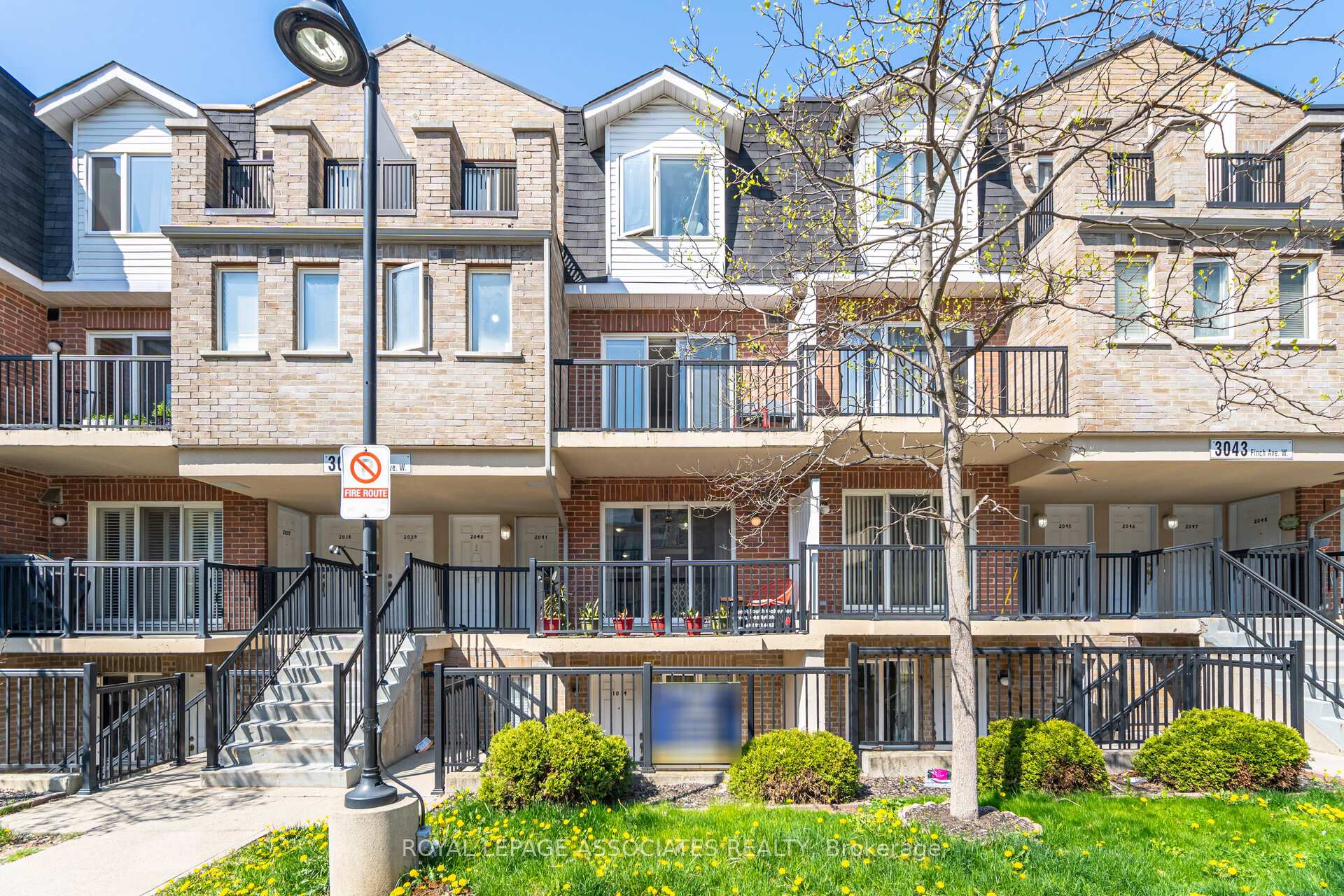 3043 Finch Avenue W, Toronto, ON M9M 0A4