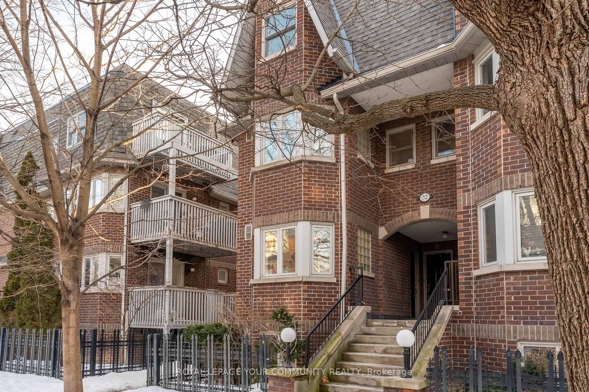 32 A Massey Street E, Toronto, ON M6J 3T7