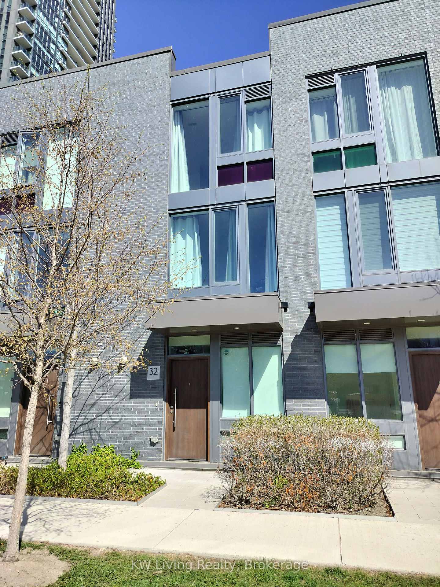 32 Sonic Way, Toronto, ON M3C 0P3