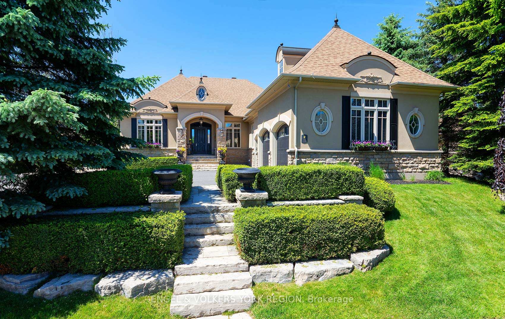 35 Country Club Drive, King, ON L7B 1M5