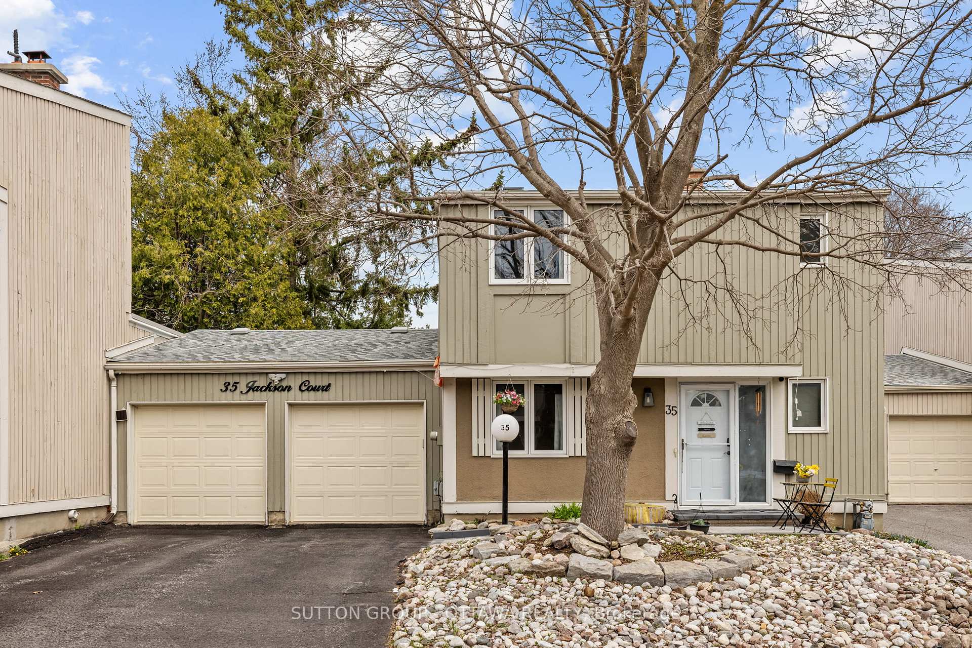 35 Jackson Court, Kanata, ON K2K 1B6