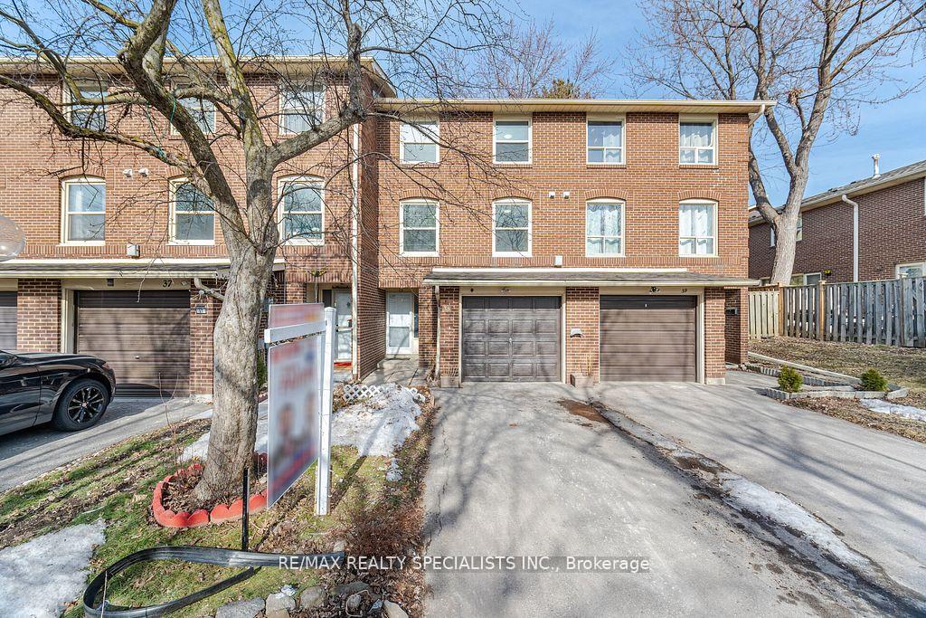 38 Eden Park, Brampton, ON L6T 3A5