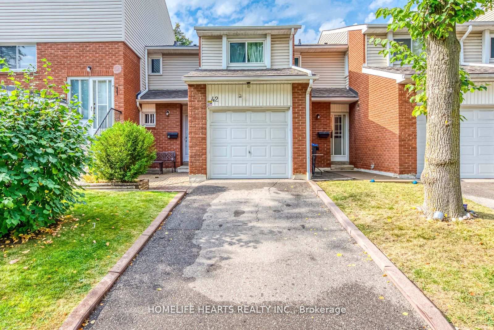 42 Sandringham Court, Brampton, ON L6T 3Z3