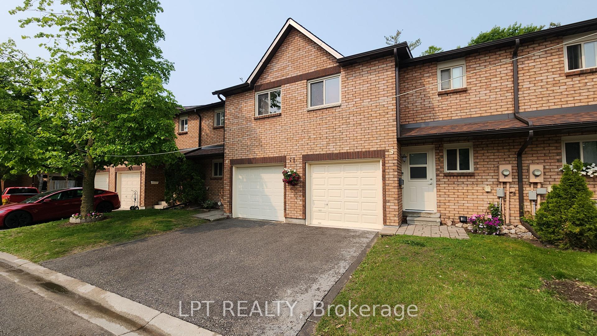 5 Evergreen Court, Barrie, ON L4N 6W7