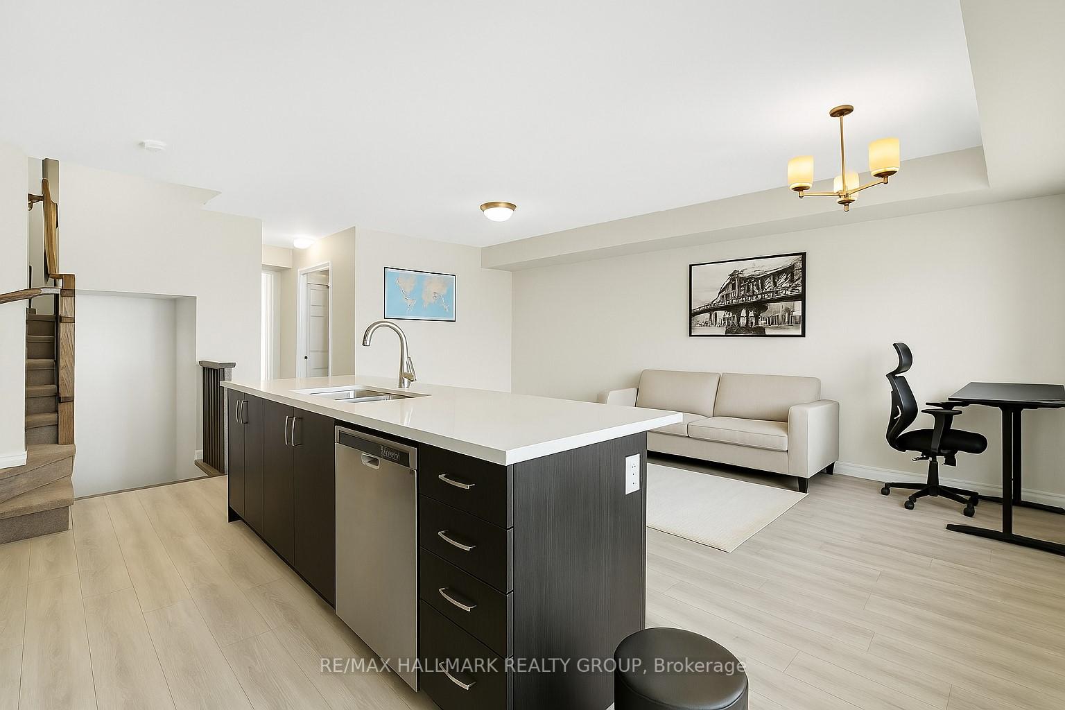 509 Ozawa Private, Manor Park - Cardinal Glen and Area, ON K1K 4Z8