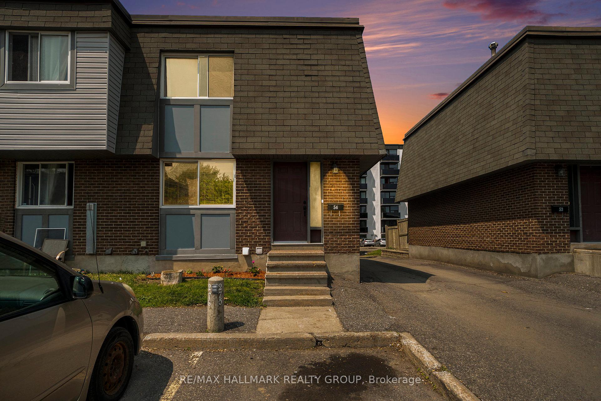 54 Corley Private, Hunt Club - South Keys and Area, ON K1V 8T7