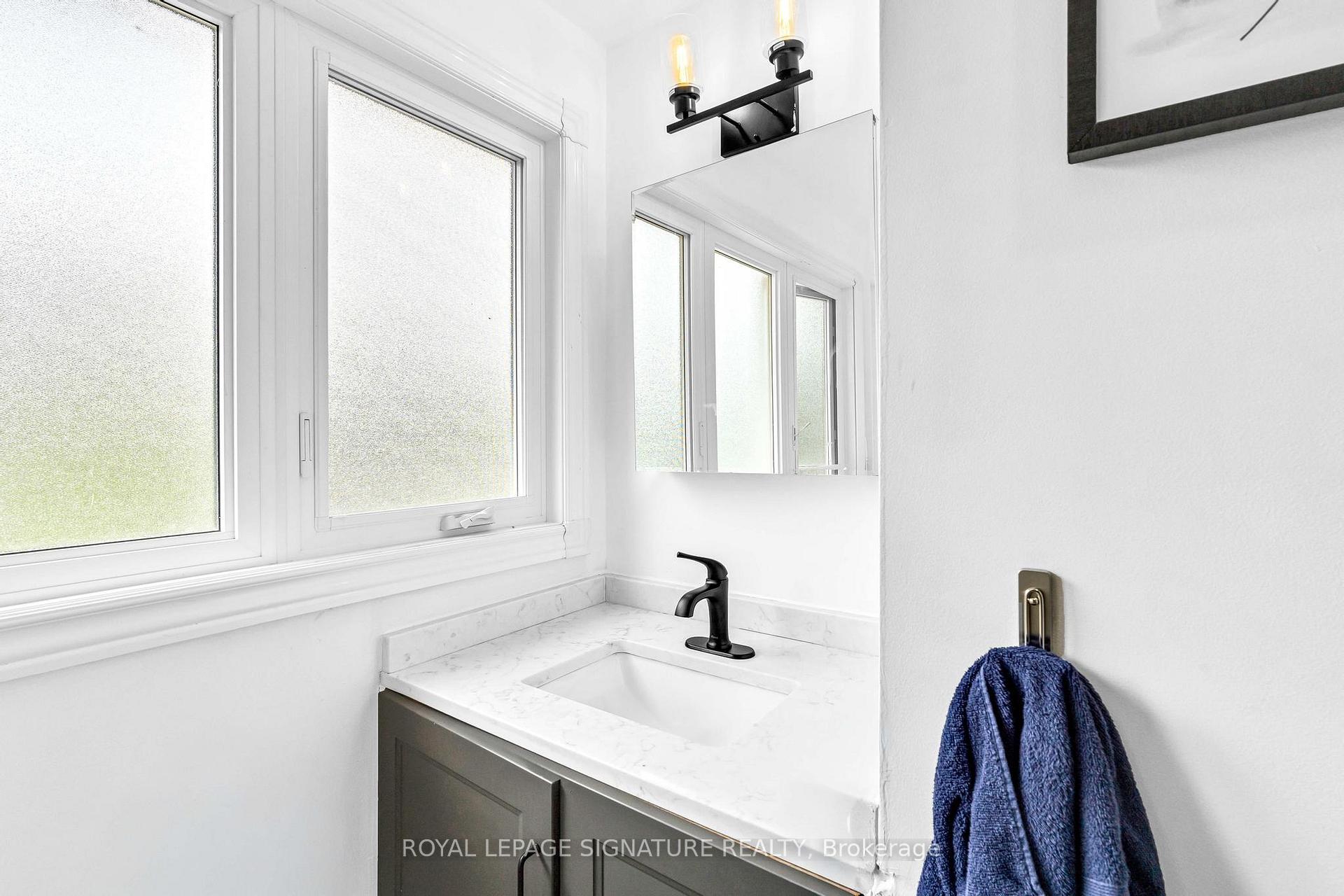 5723 Banting Court, Burlington, ON L7L 2Z4