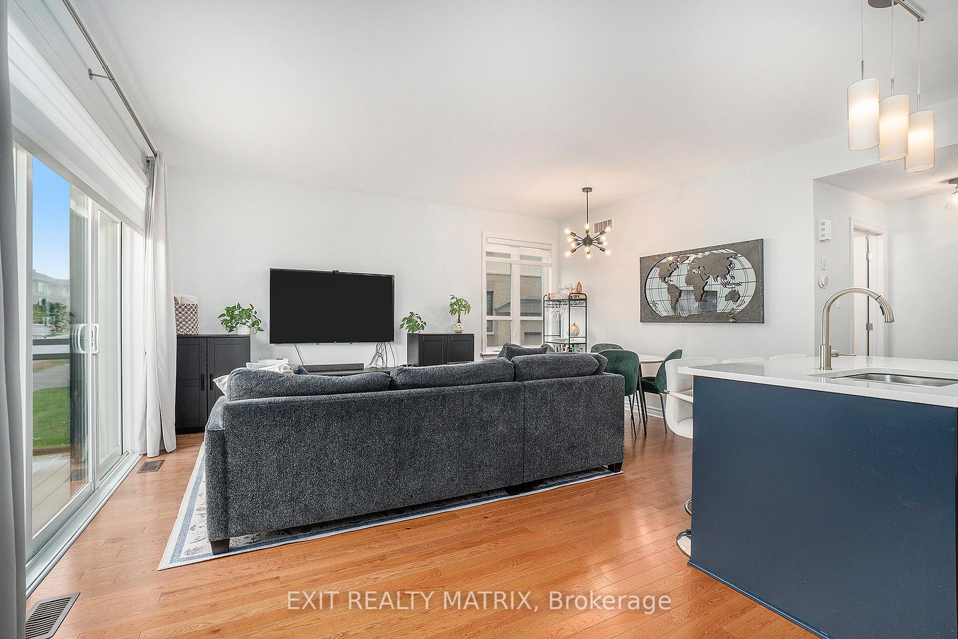 596 Compass Street, Orleans - Convent Glen and Area, ON K1W 0L7