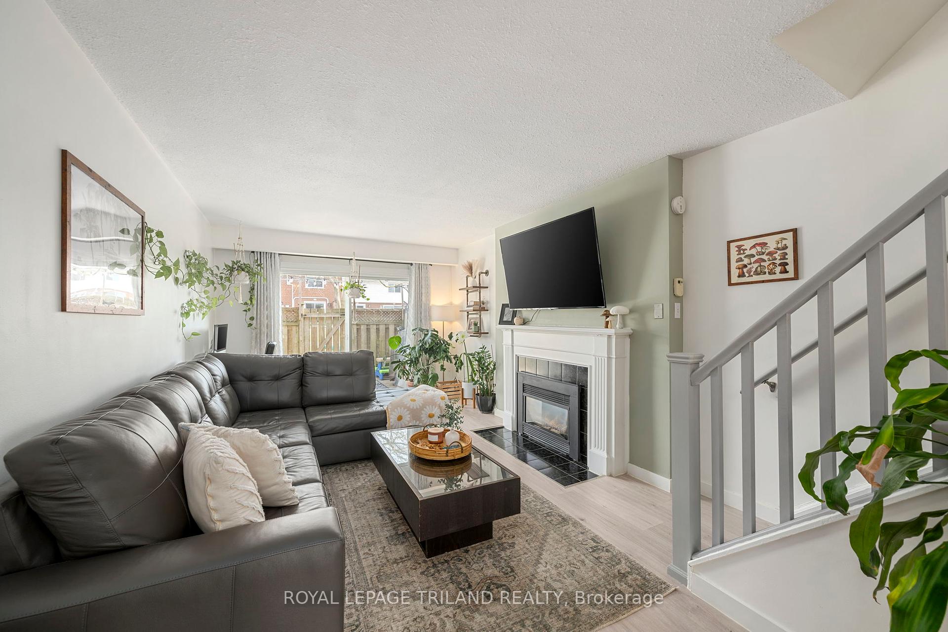 61 Arbour Glen Crescent, London East, ON N5Y 1Z9