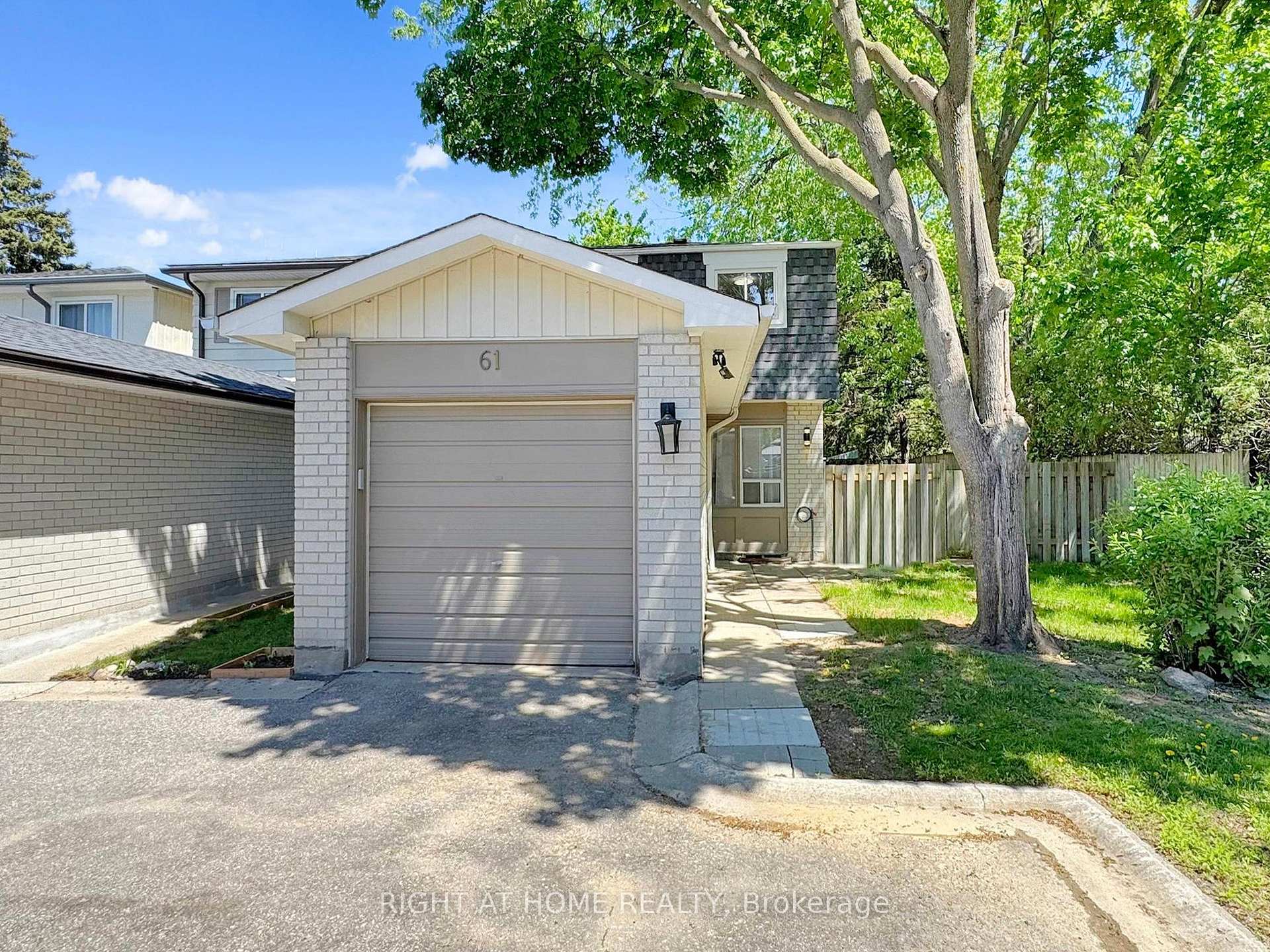 61 Plum Tree Way, Toronto, ON M2R 3J1