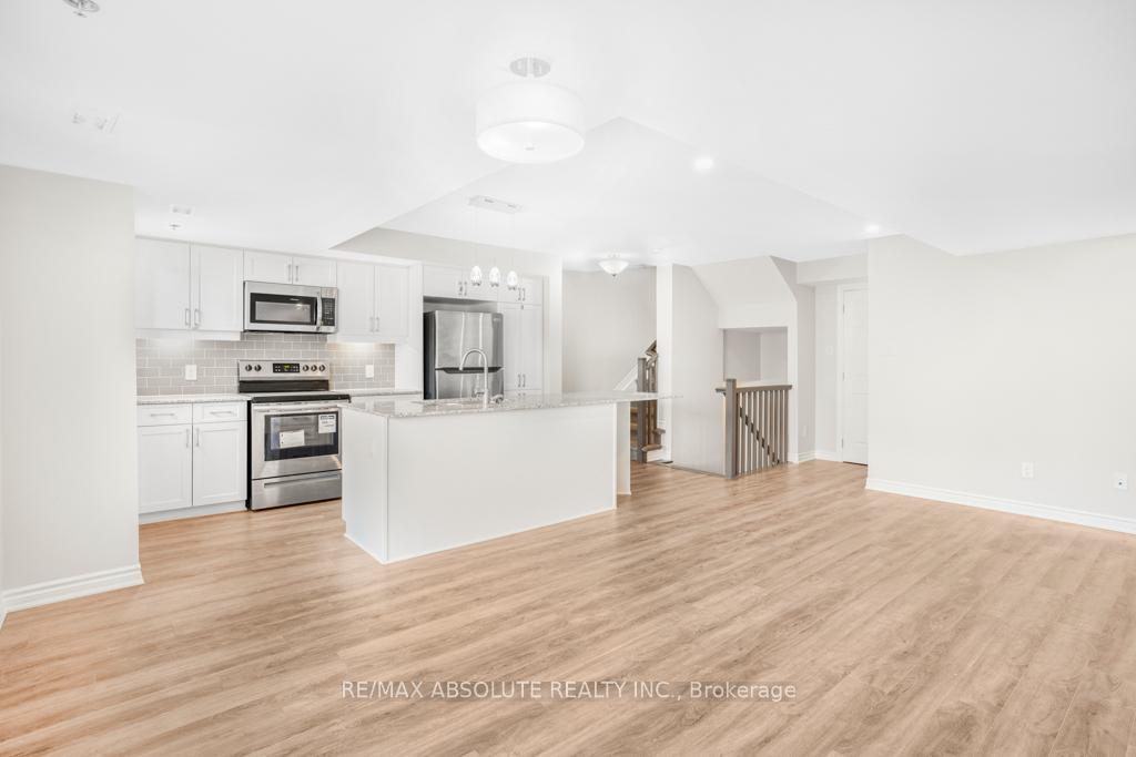 621 MAKWA Private, Manor Park - Cardinal Glen and Area, ON K1K 5A4