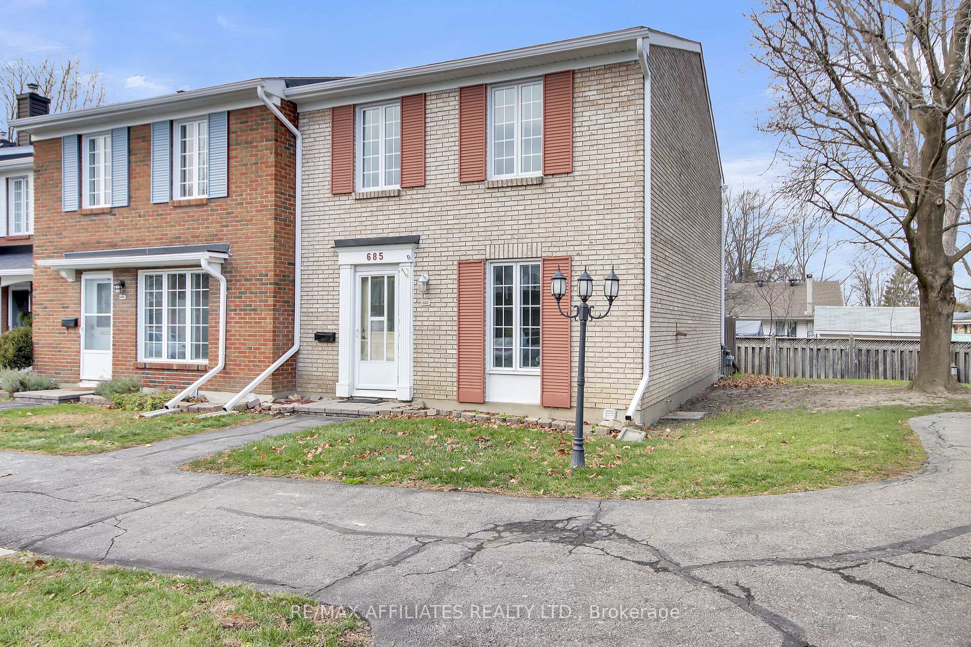 685 Eastvale Court, Beacon Hill North - South and Area, ON K1J 6Z7